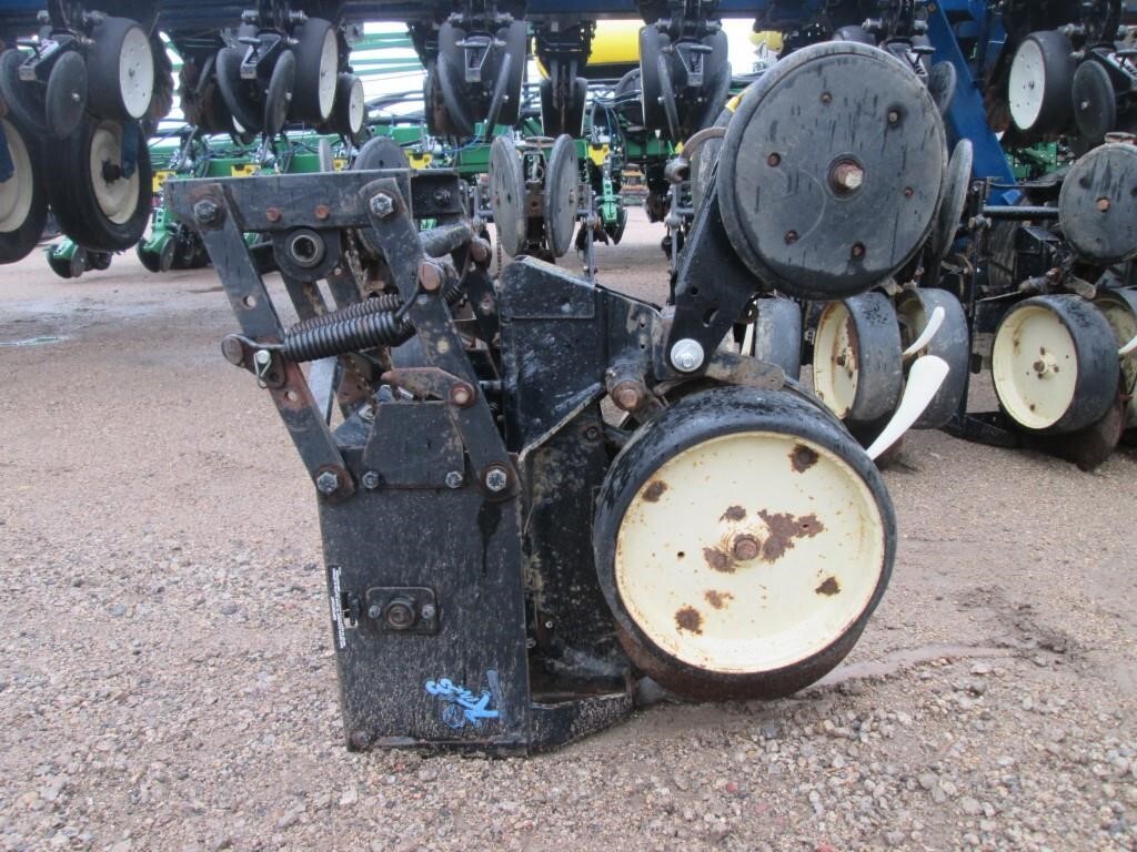 Kinze PLANTER ROW UNITS Planter and Drill Attachment - $350 | Machinery ...