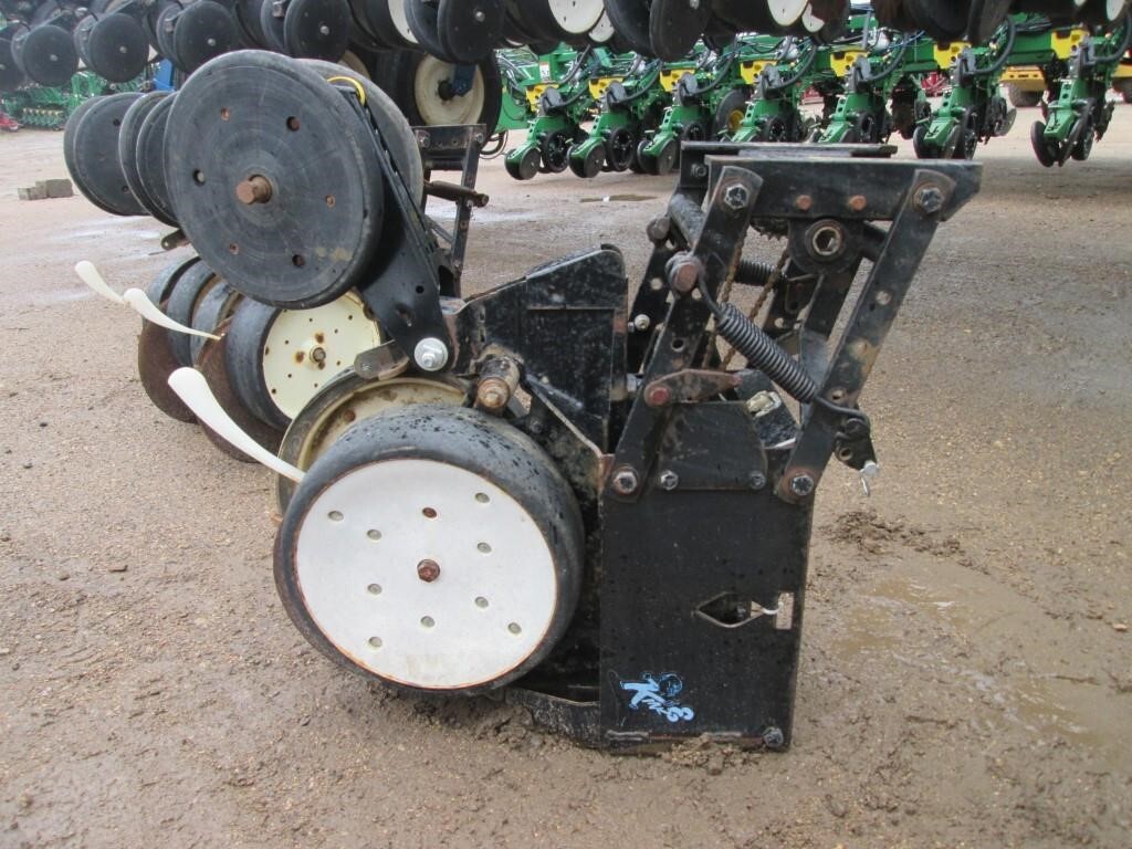 Kinze PLANTER ROW UNITS Planter and Drill Attachment - $350 | Machinery ...