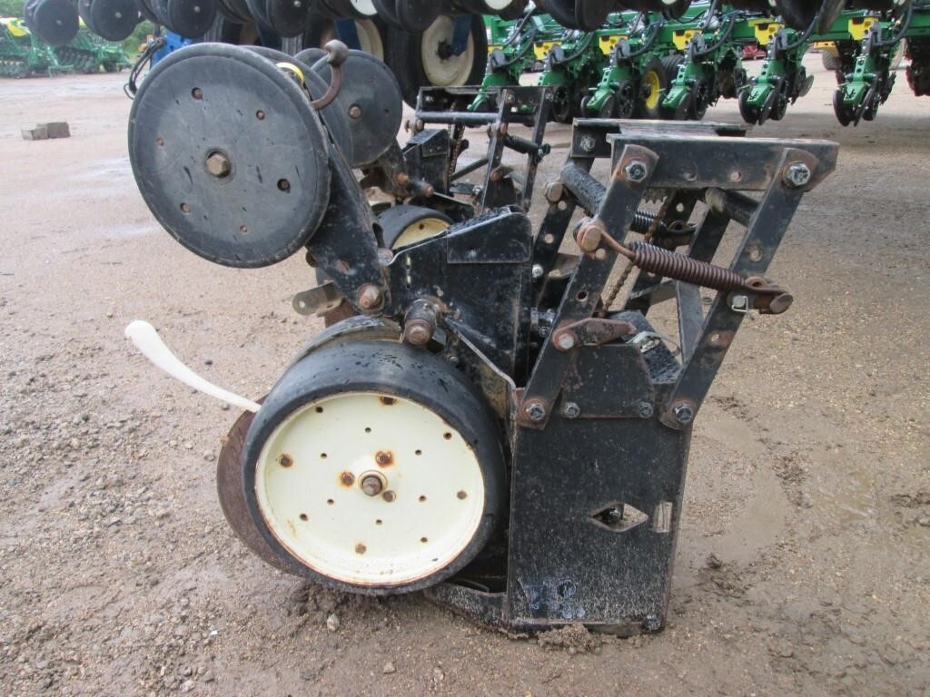 Kinze PLANTER ROW UNITS Planter and Drill Attachment - $350 | Machinery ...
