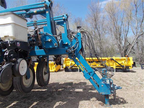 2003 Kinze 3700 Planter - $39,900 | Machinery Pete