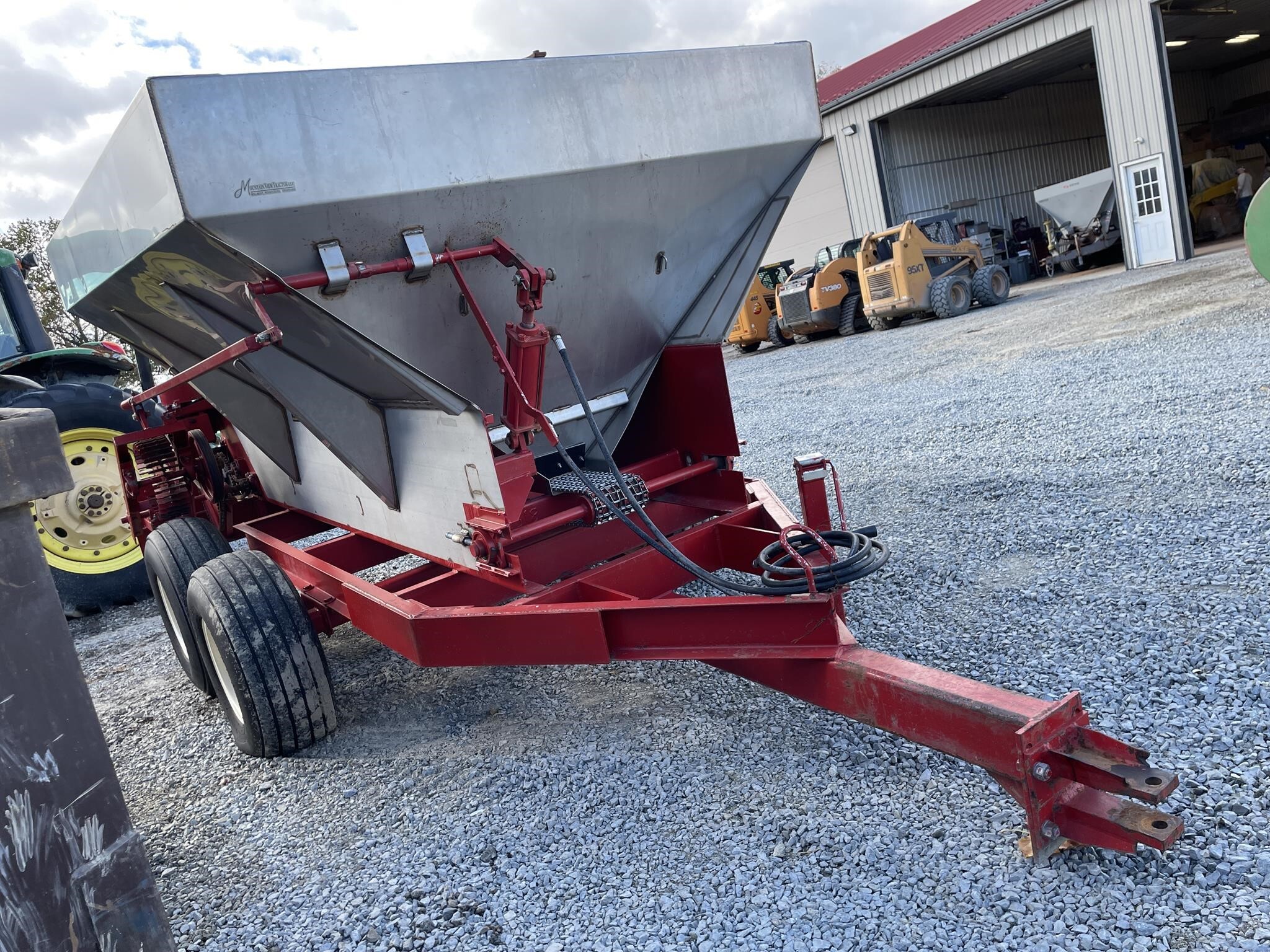 Chandler 10PTT-FT Pull-Type Fertilizer Spreader - $17,500 | Machinery Pete
