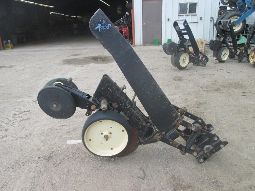 Kinze PLANTER ROW UNITS Planter and Drill Attachment - $500 | Machinery ...