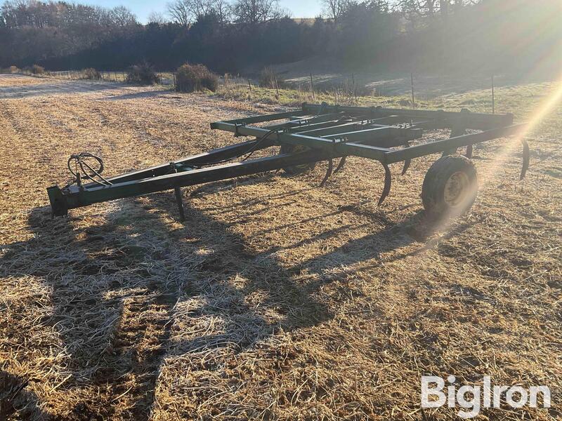Used John Deere Chisel Plows for Sale - 132 Listings | Machinery Pete