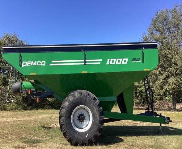 2023 Demco 1000 Pull-Type Sprayer - $59,000 | Machinery Pete