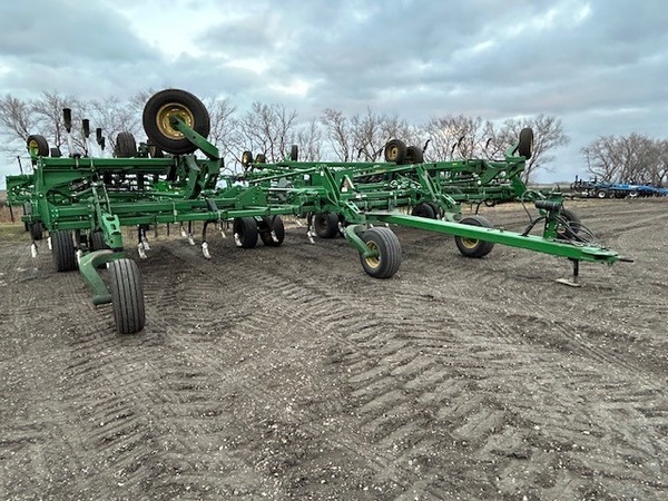 Used John Deere 2410 Chisel Plows for Sale - 38 Listings | Machinery Pete