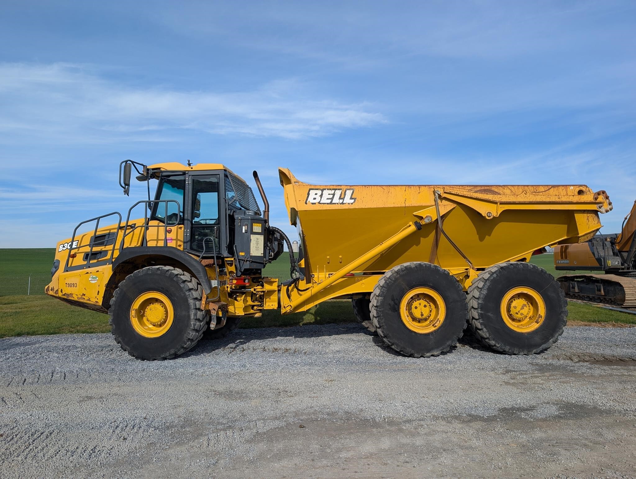 2014 Bell B30E Dump Trucks/Trailer - $115,000 | Machinery Pete