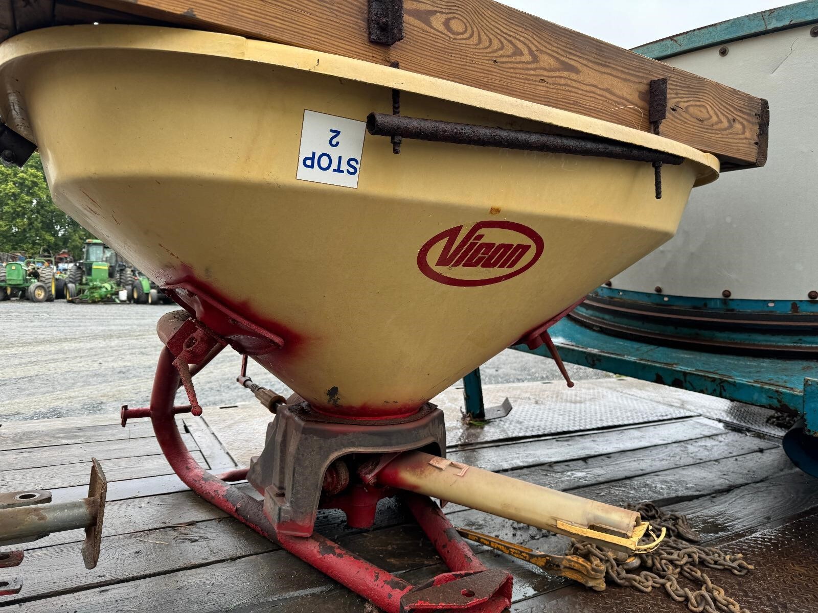 Vicon PS403 Pull-Type Fertilizer Spreader - $1,080 | Machinery Pete