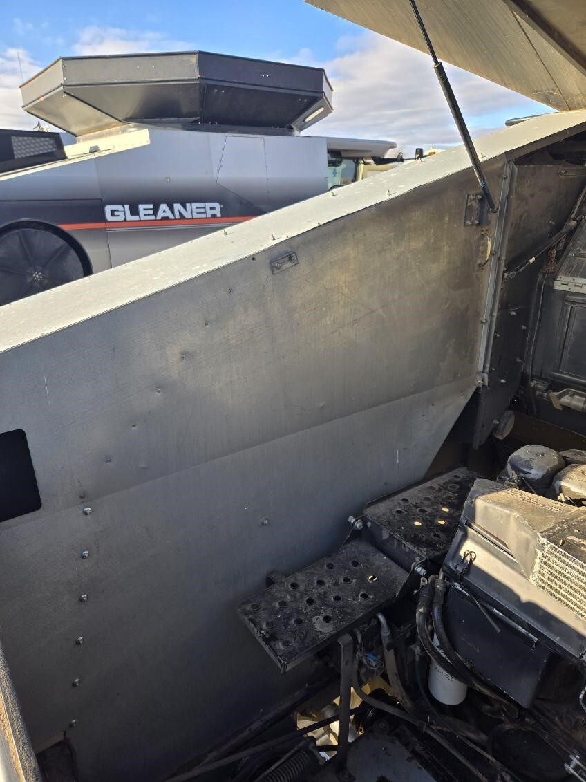 1992 Gleaner R52 Combine - $6,950 | Machinery Pete