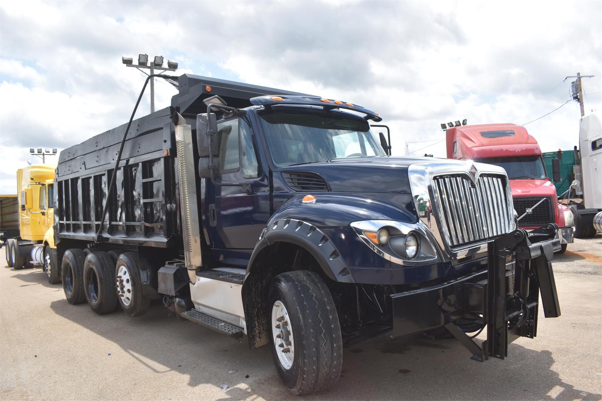 2015 International WORKSTAR 7600 Semi Trucks/Trailer - $55,000 ...