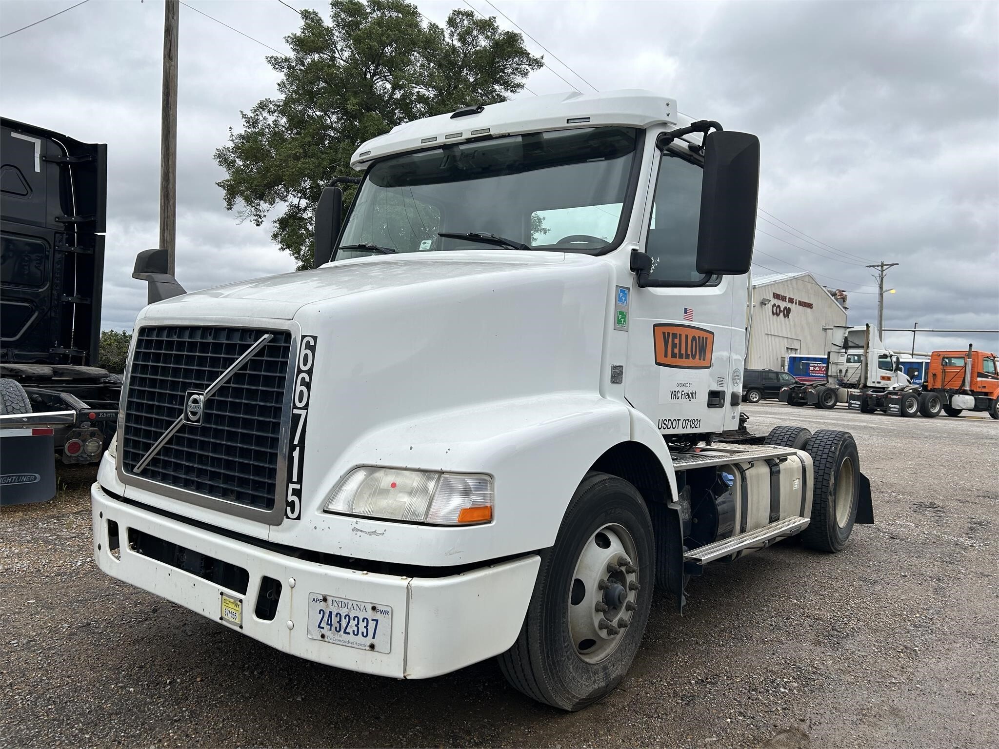 2017 Volvo VNM42T200 Semi Trucks/Trailer - $9,000 | Machinery Pete