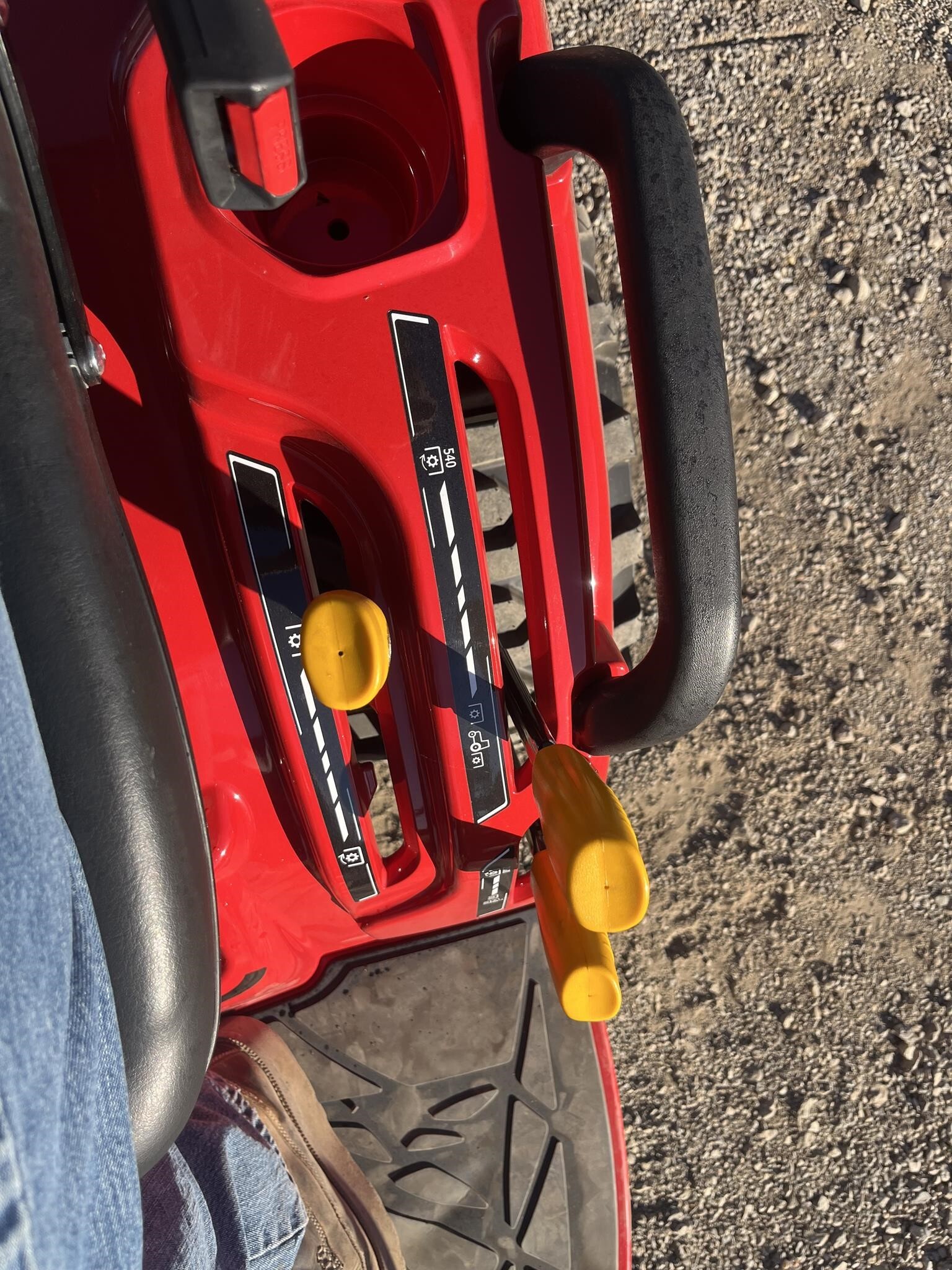 2025 Massey Ferguson GC1725MB Tractor - $21,308 | Machinery Pete