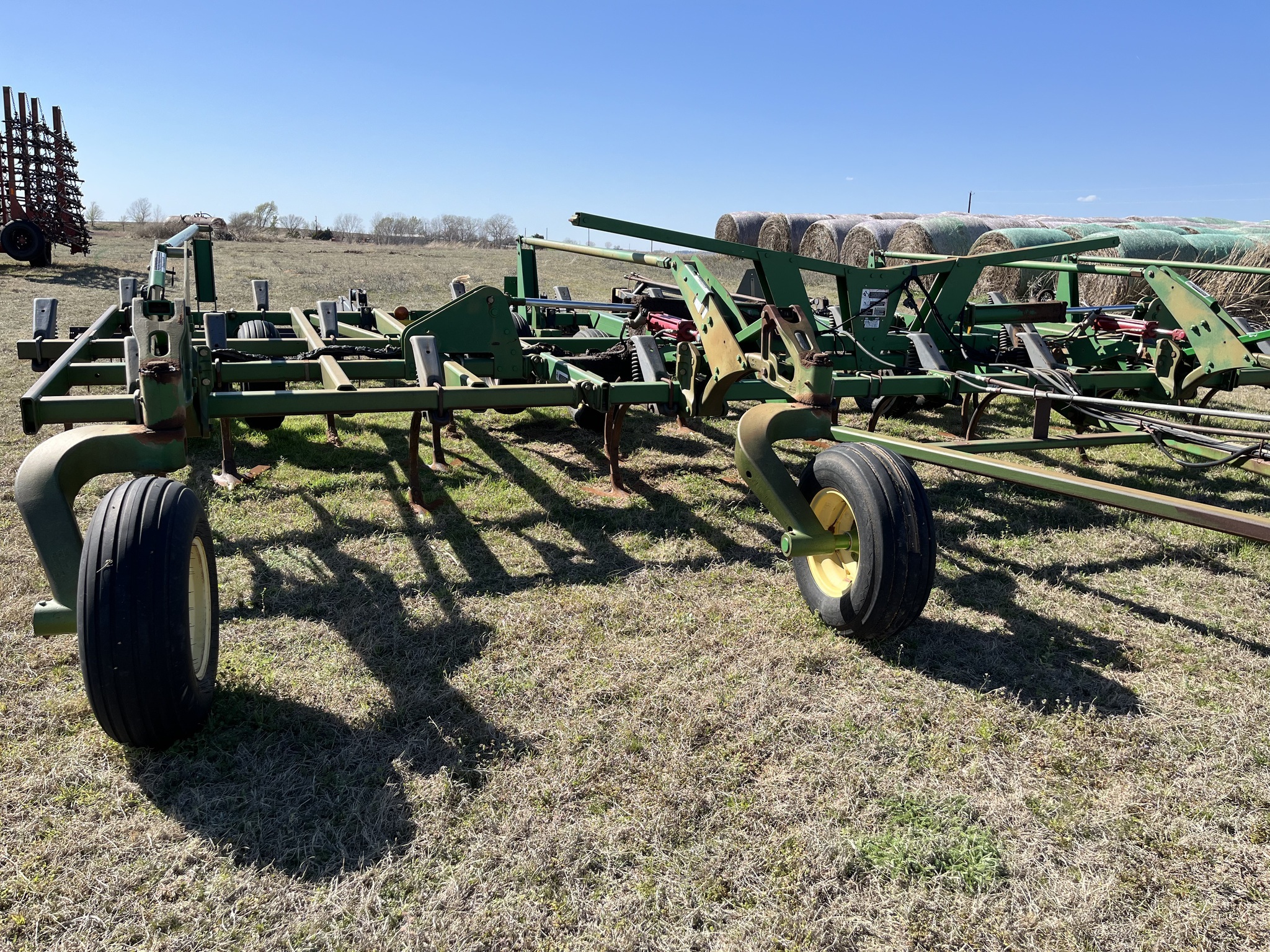 2004 John Deere 2410 Chisel Plow - $35,000 | Machinery Pete