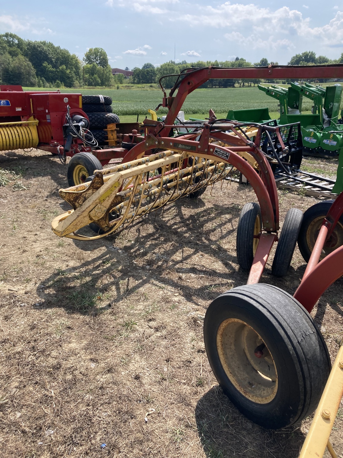 New Holland 258 Rake - $8,900 | Machinery Pete