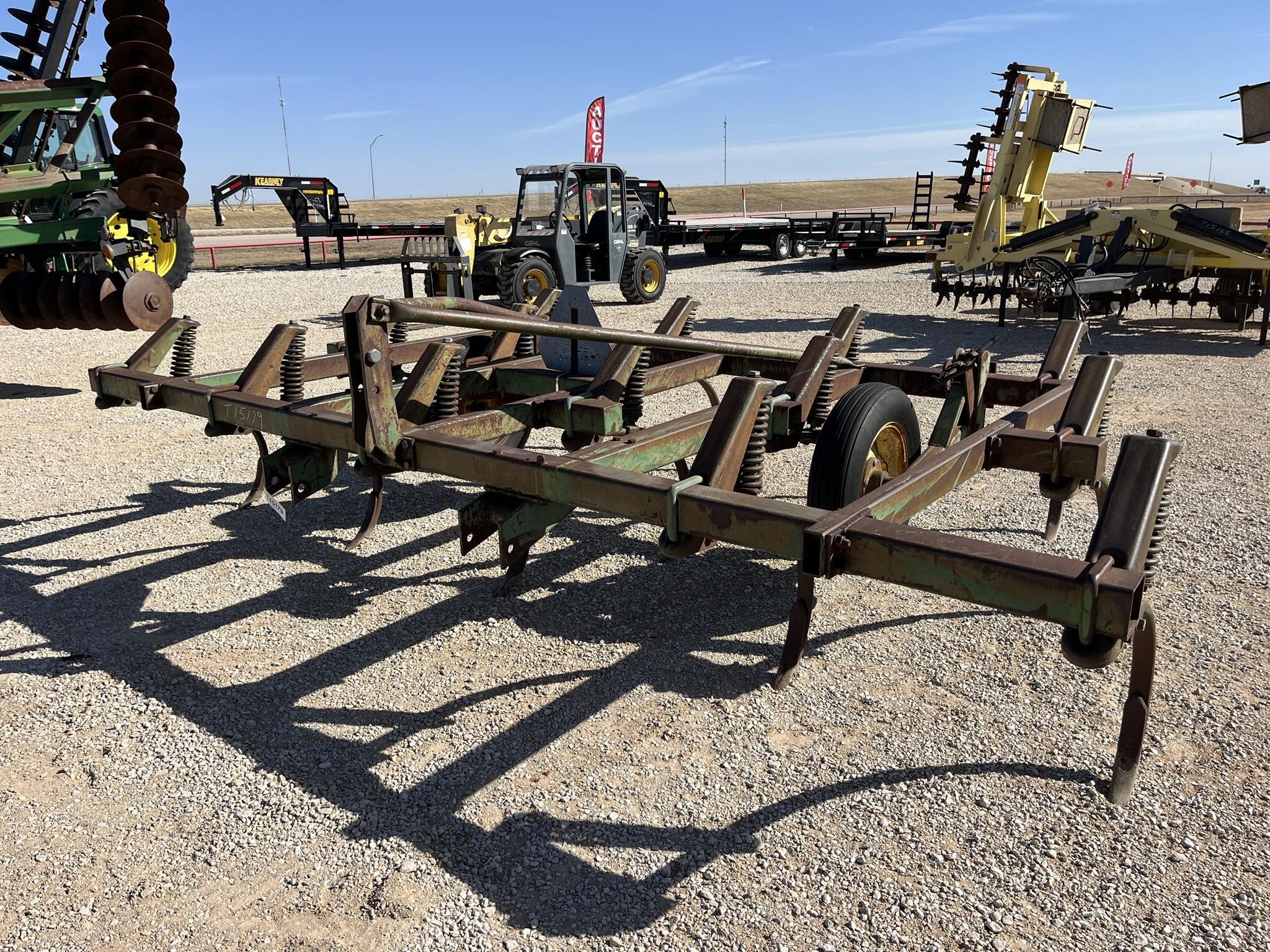 John Deere 1600 Chisel Plow - $3,950 | Machinery Pete