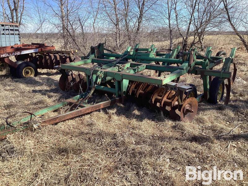 Used John Deere Chisel Plows for Sale - 127 Listings | Machinery Pete