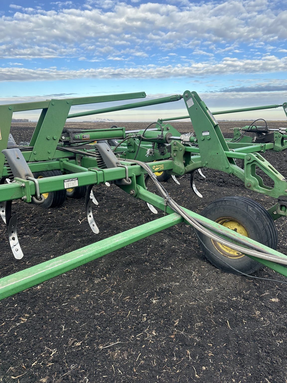 2004 John Deere 2410 Chisel Plow - $24,000 | Machinery Pete
