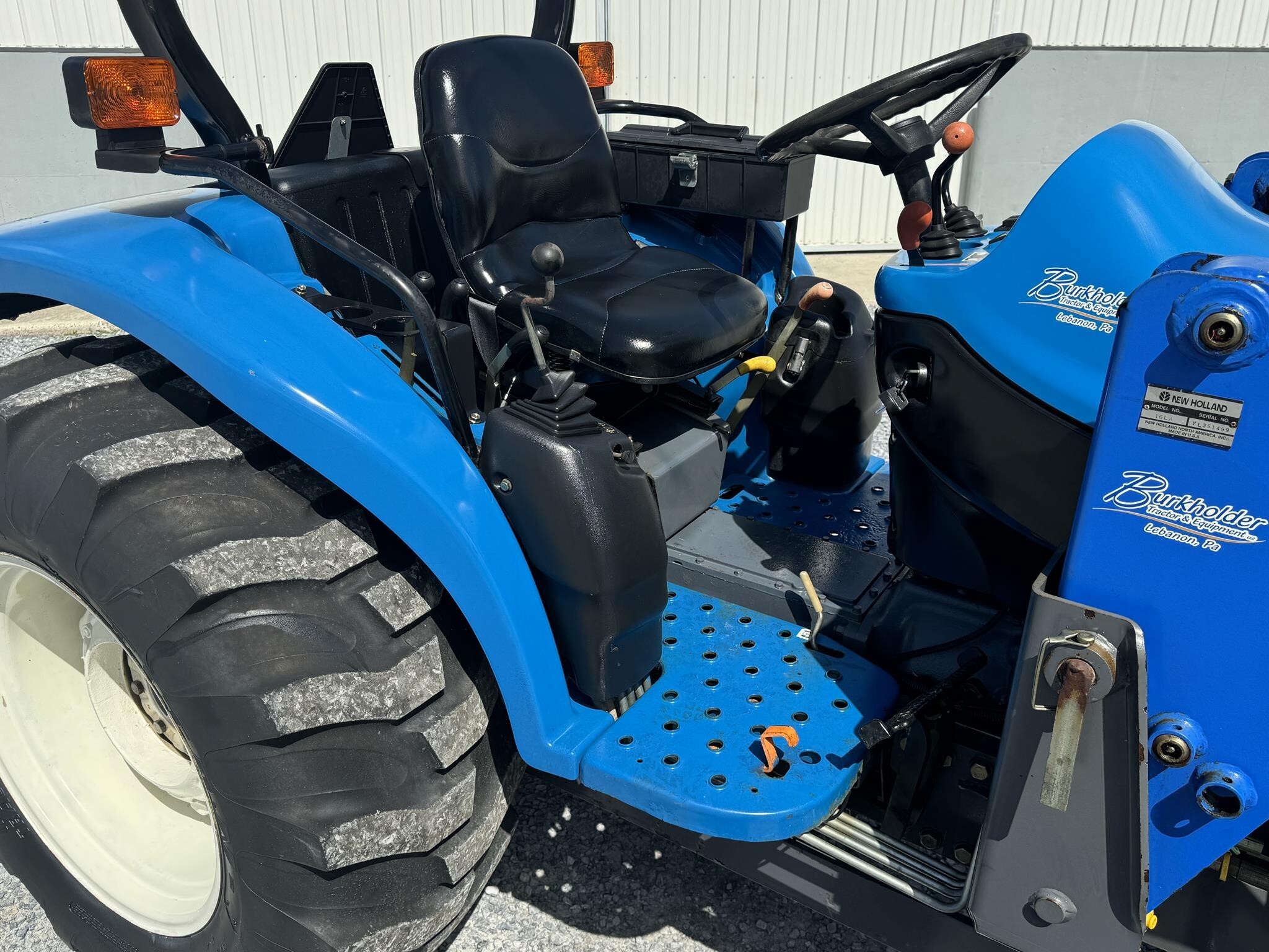 2000 New Holland TC40D Tractor - $17,500 | Machinery Pete