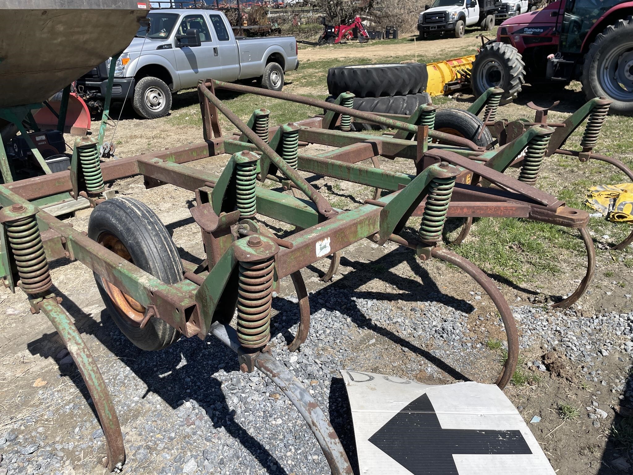 John Deere 1600 Chisel Plow - $2,650 | Machinery Pete