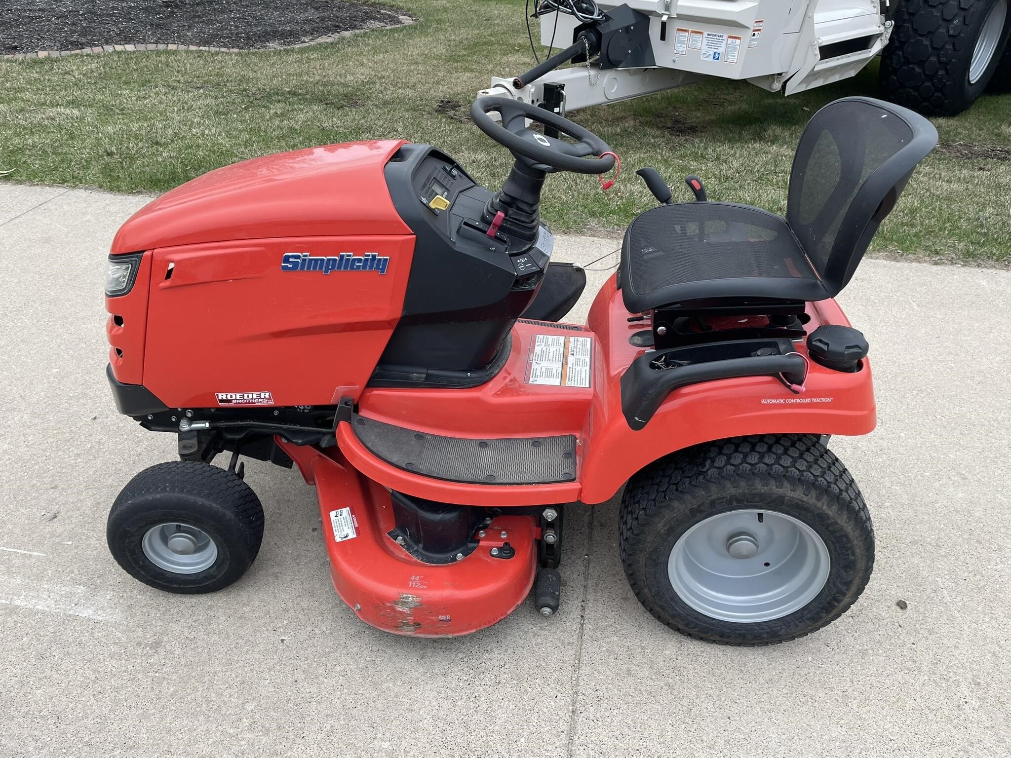 2015 Simplicity Broadmoor Lawn Mower - $1,600 | Machinery Pete