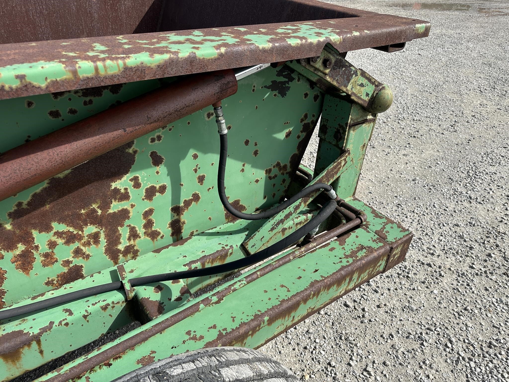 Crown 400 Rock Picker - $4,500 | Machinery Pete