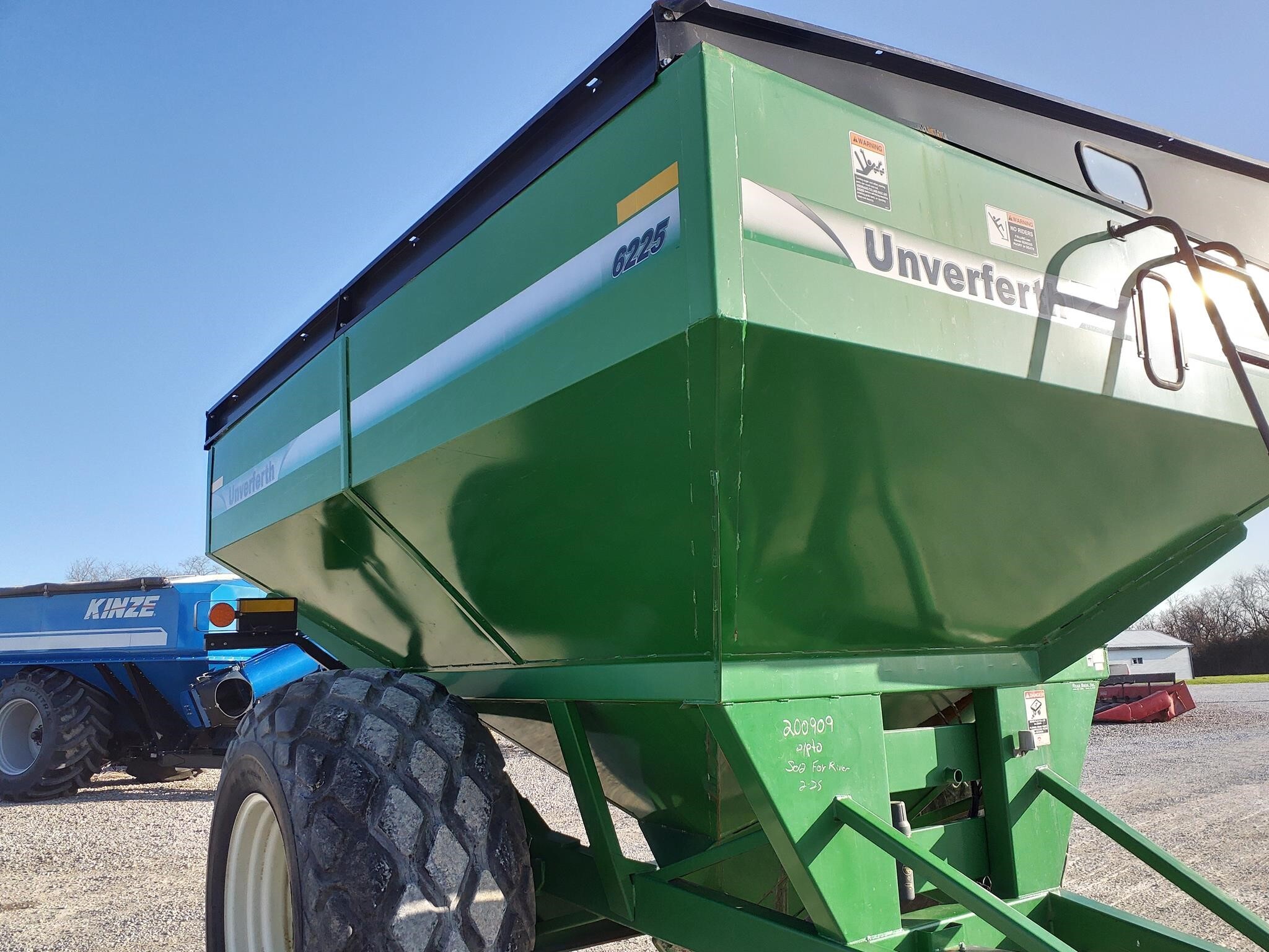 Unverferth 6225 Grain Cart - $14,500 | Machinery Pete
