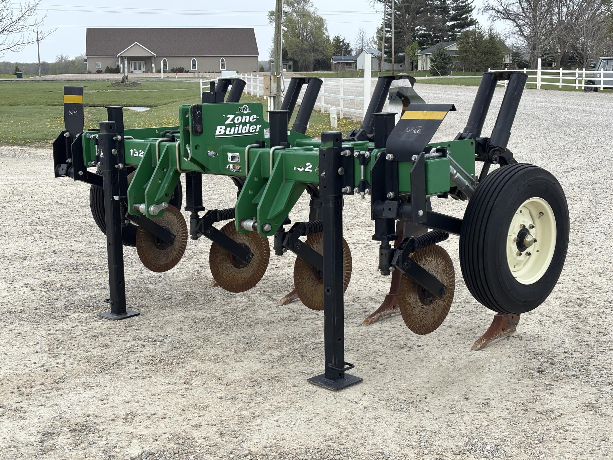 Unverferth Zone-Builder 132 In-Line Ripper - $9,750 | Machinery Pete