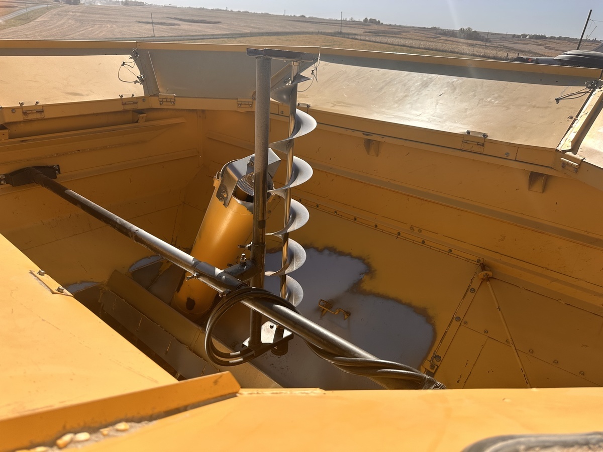 1998 New Holland TR98 Combine - $Call | Machinery Pete