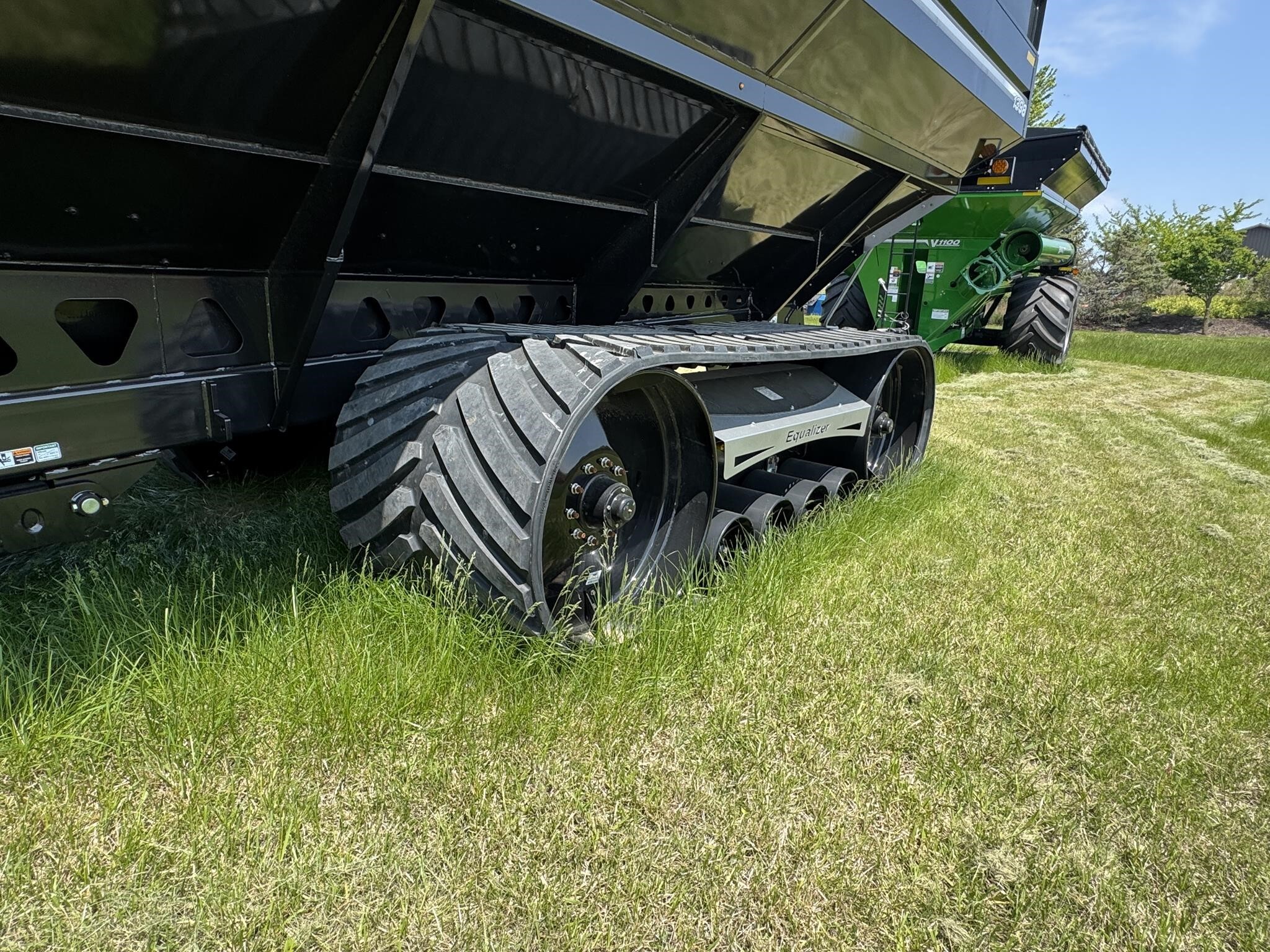 Brent 1398 Grain Cart - $Call | Machinery Pete