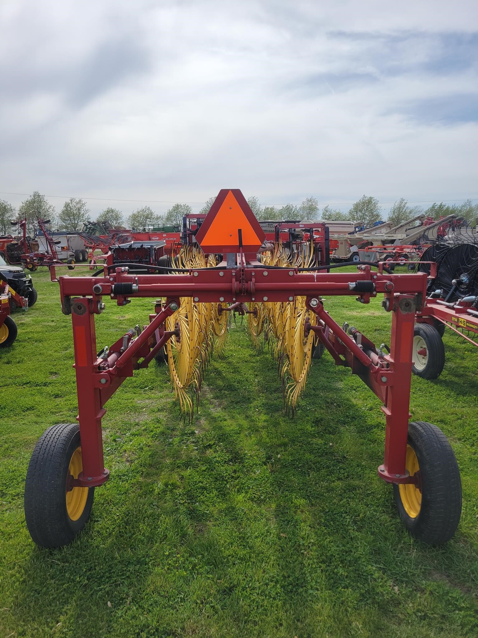 2008 New Holland HT154 Rake - $9,500 | Machinery Pete