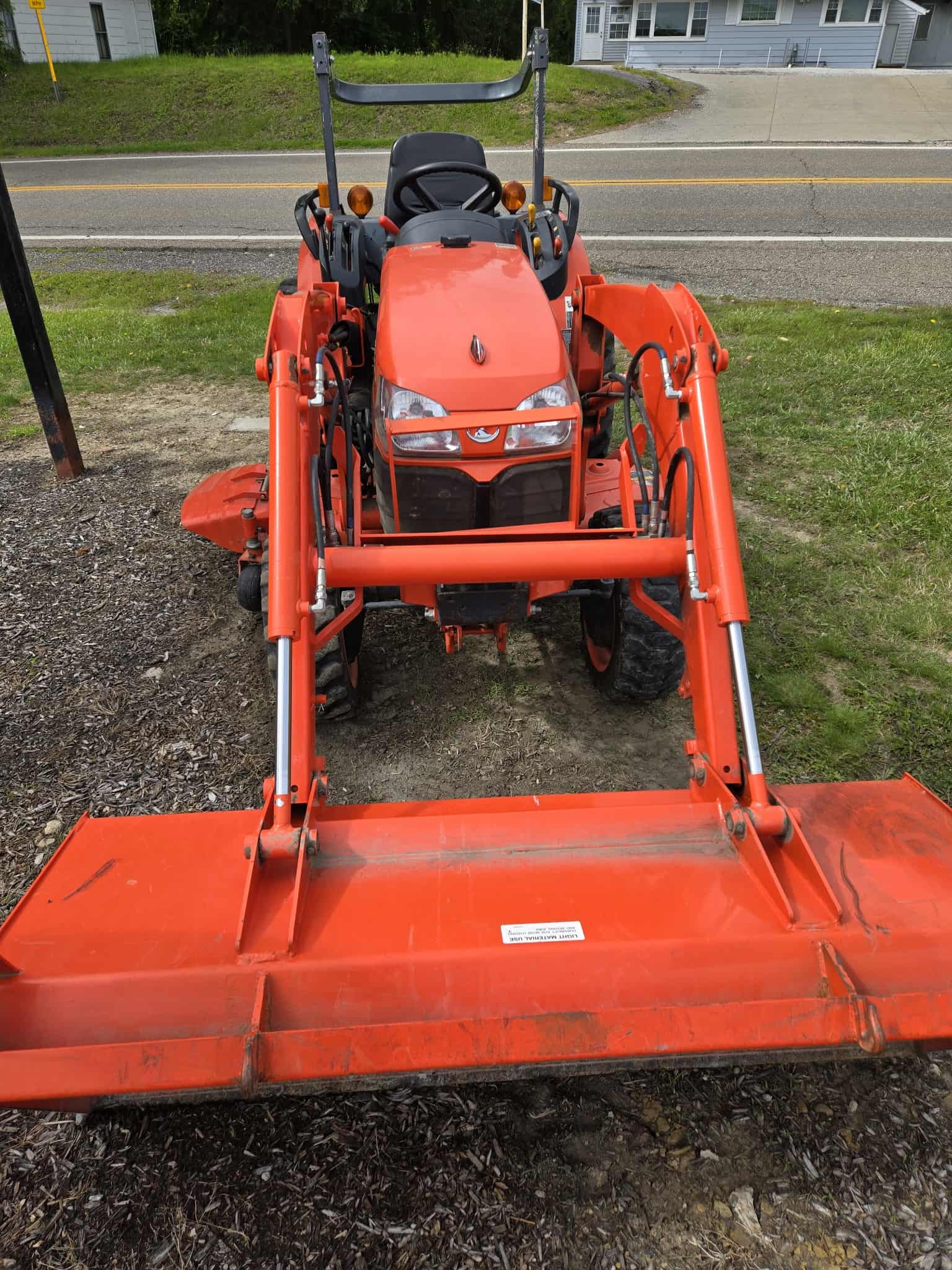 Kubota B3200 Tractor - $17,900 | Machinery Pete