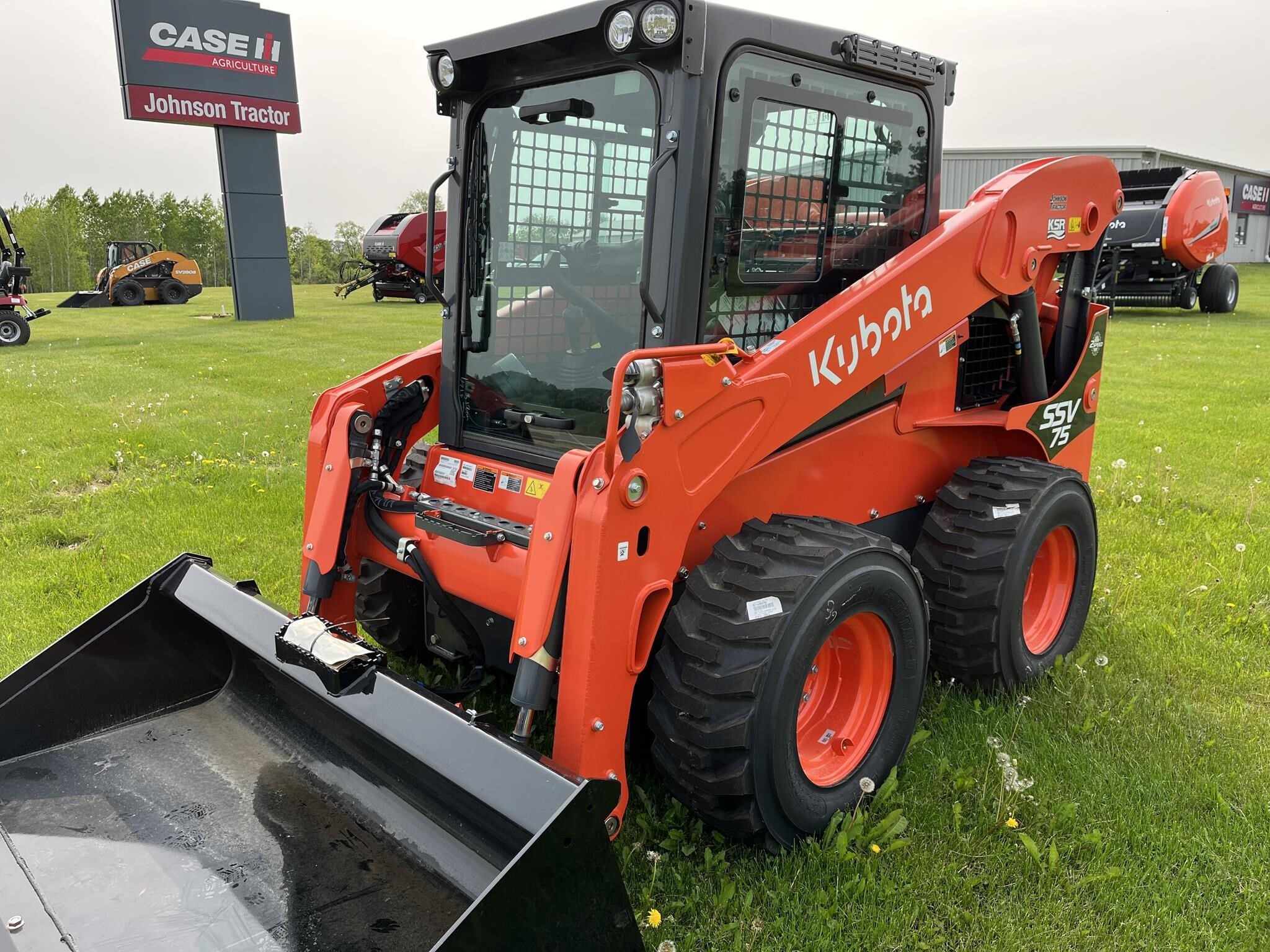 2025 Kubota SSV75 Skid Steer - $Call | Machinery Pete