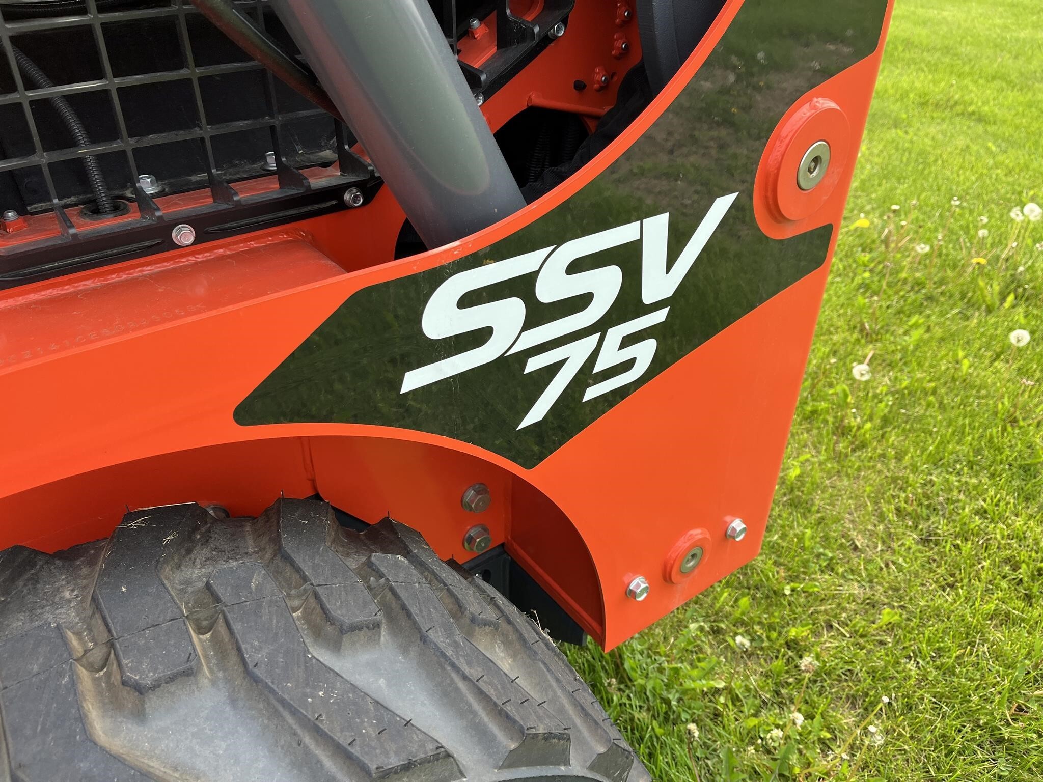 2025 Kubota SSV75 Skid Steer - $Call | Machinery Pete