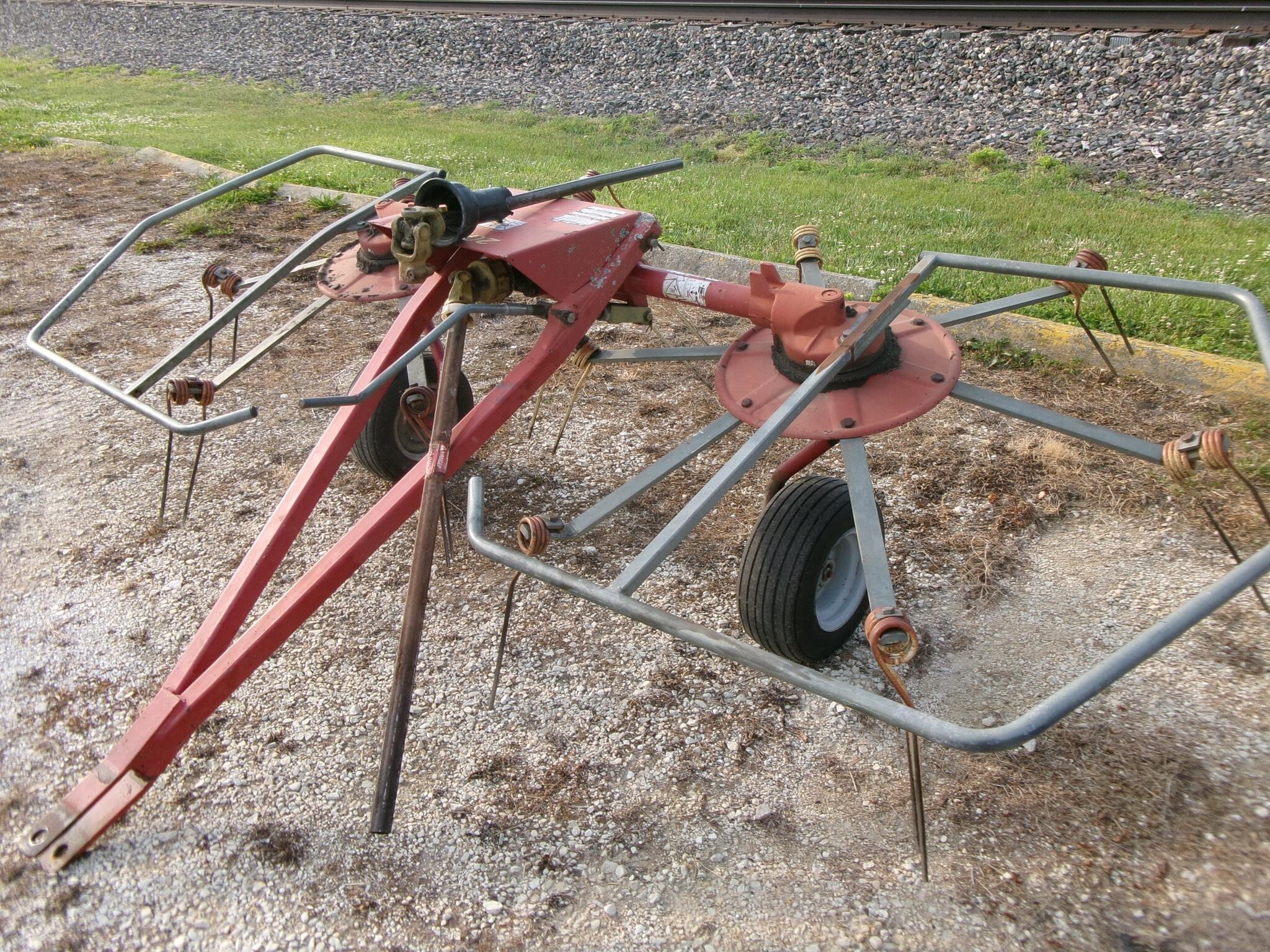 Sitrex 2GL-302 Tedder - $1,250 | Machinery Pete