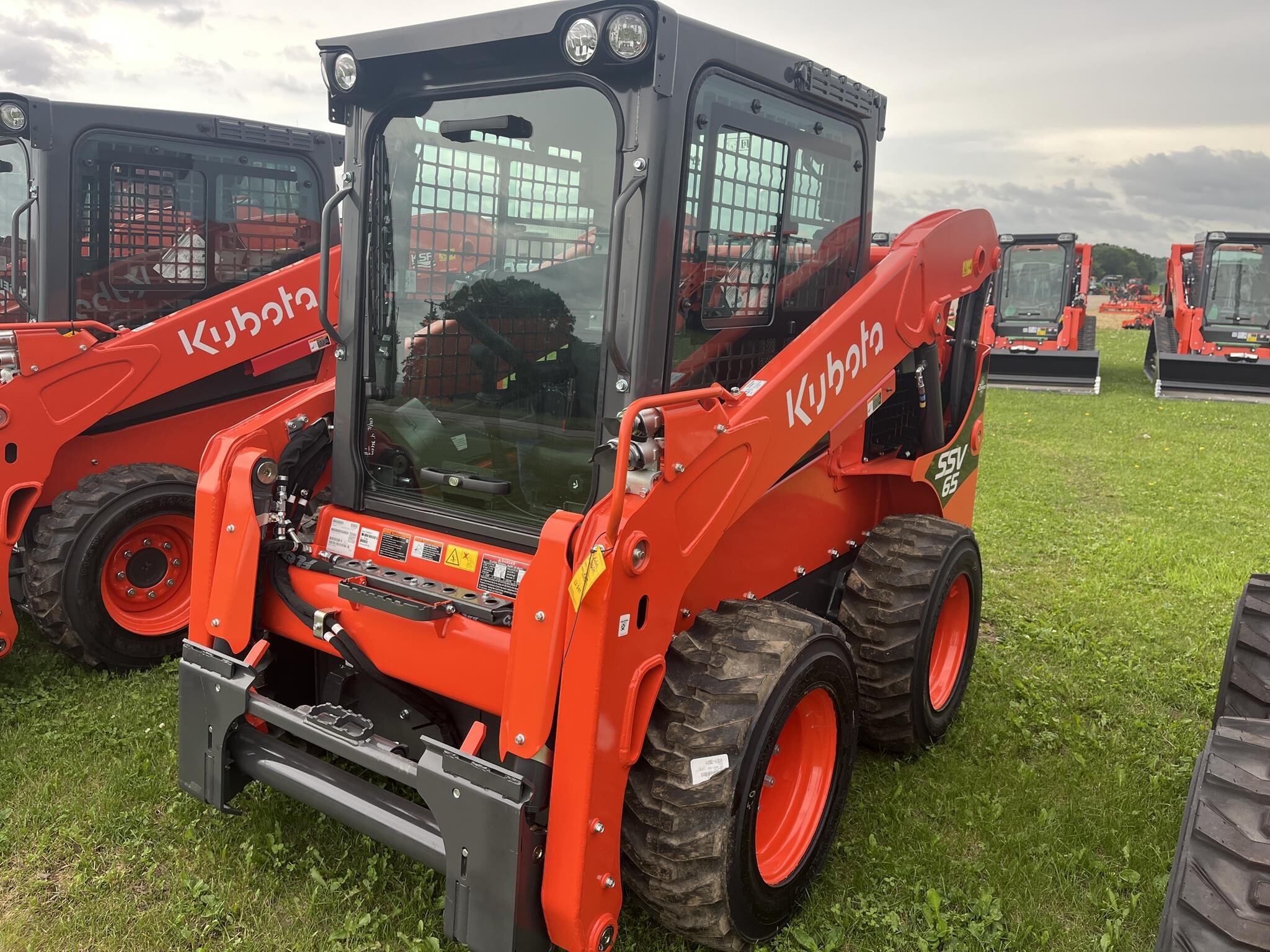 2025 Kubota SSV65 Skid Steer - $Call | Machinery Pete