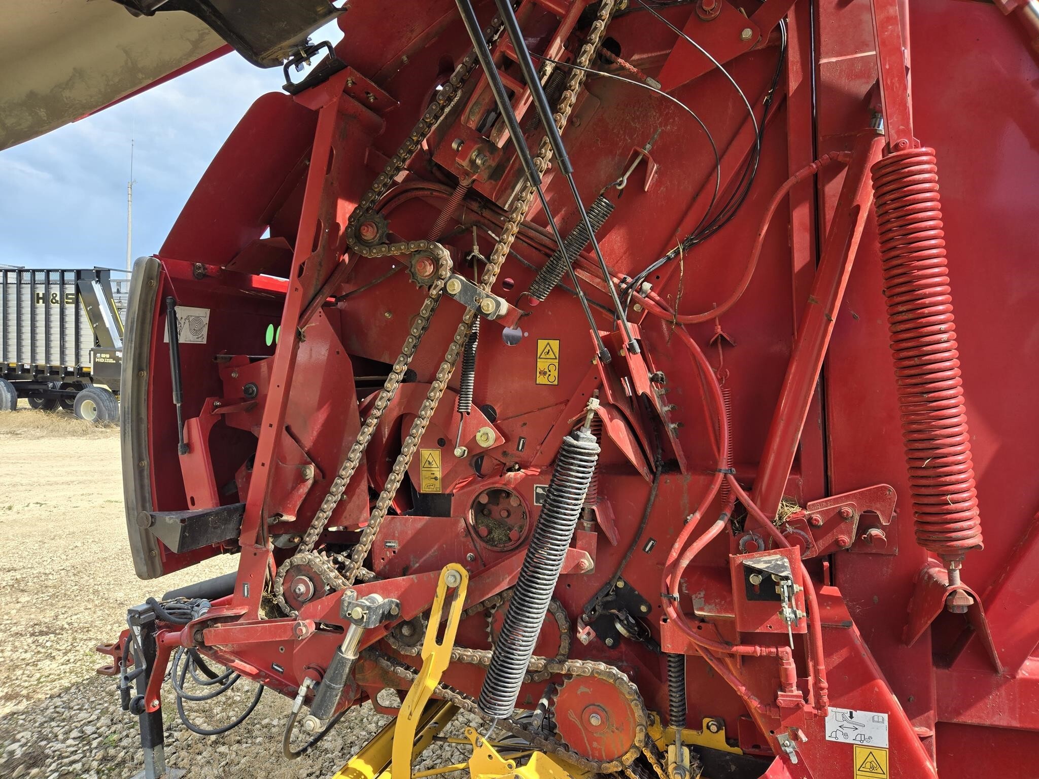 2014 New Holland Roll-Belt 560 Round Baler - $13,000 | Machinery Pete