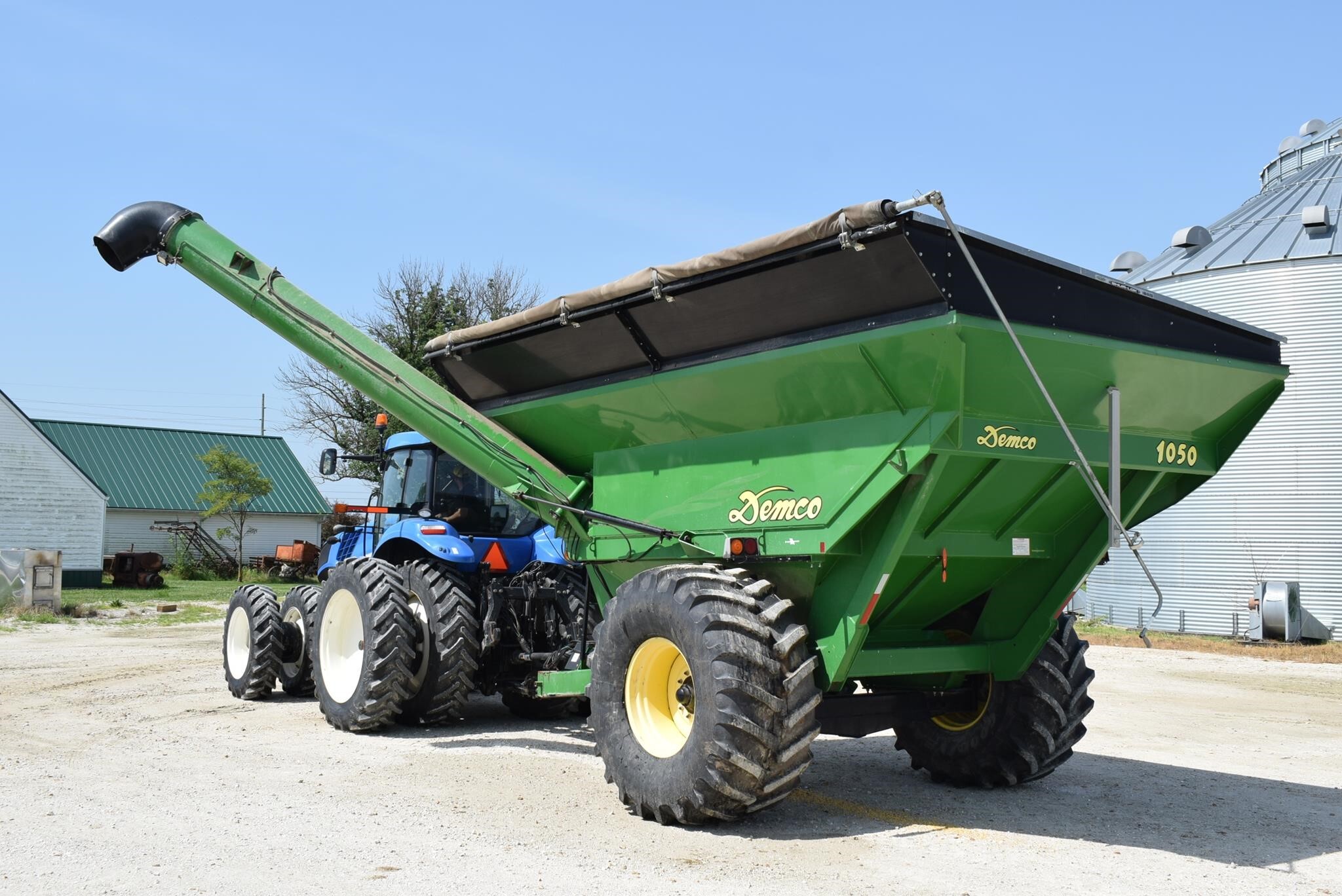 Demco 1050 Grain Cart - $31,500 | Machinery Pete