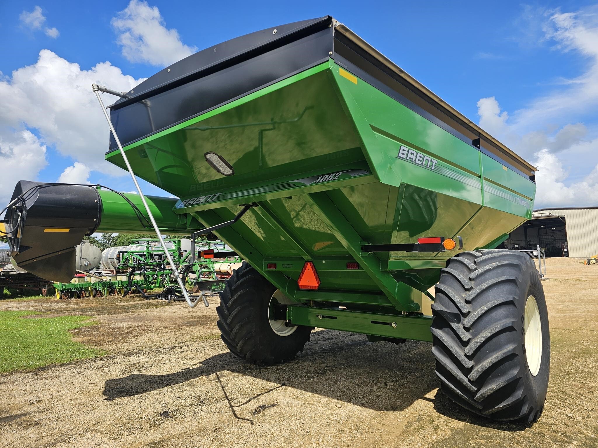 Brent 1082 Grain Cart - $46,500 | Machinery Pete