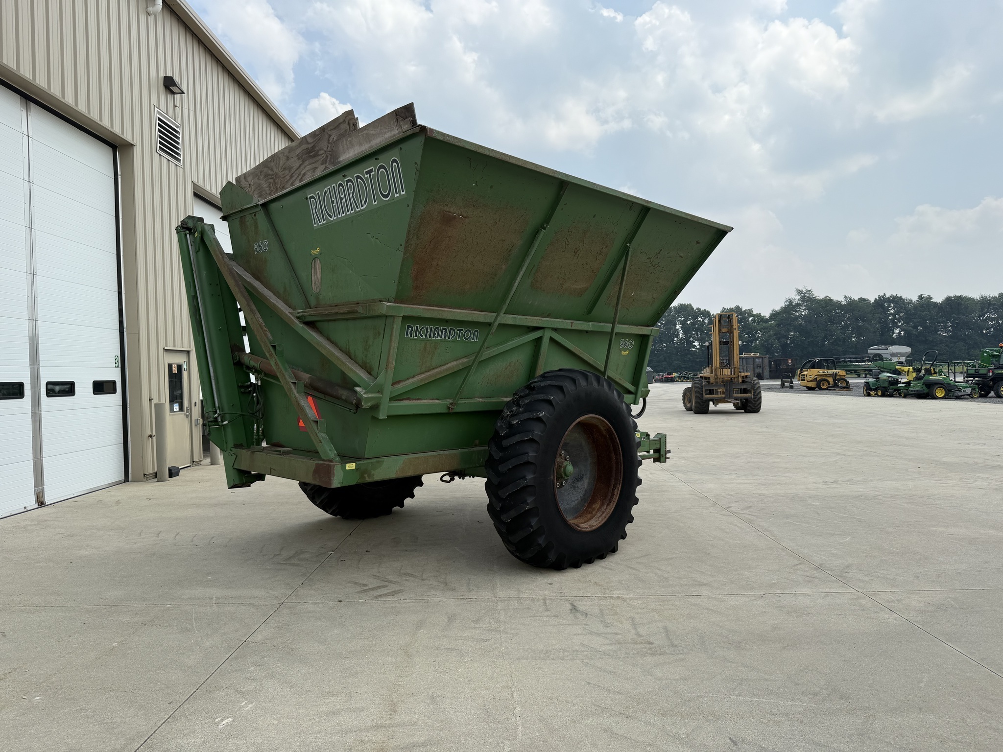 Richardton 960 Dump Trucks/Trailer - $9,350 | Machinery Pete