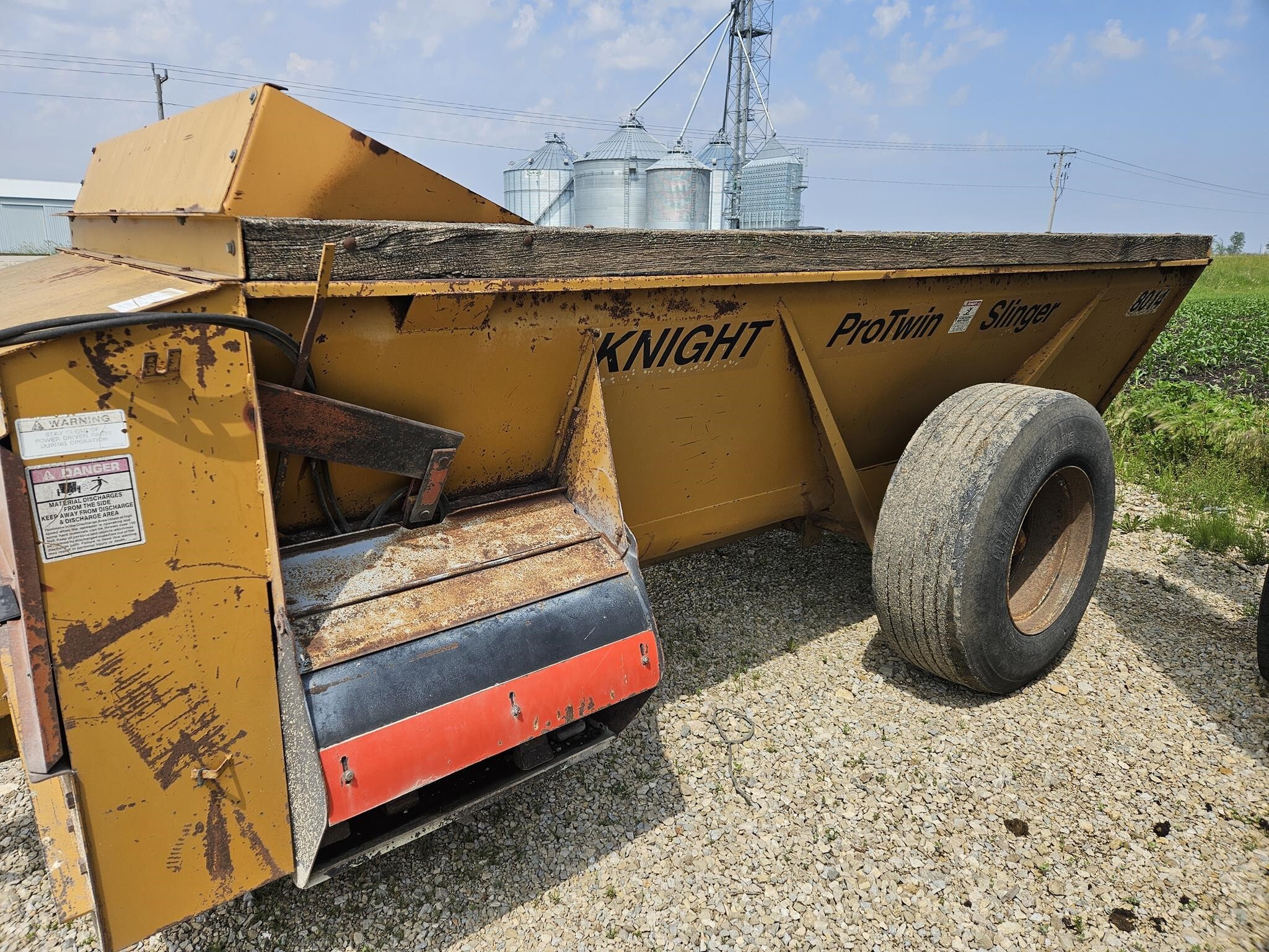 Knight 8014 Manure Spreader - $5,900 | Machinery Pete
