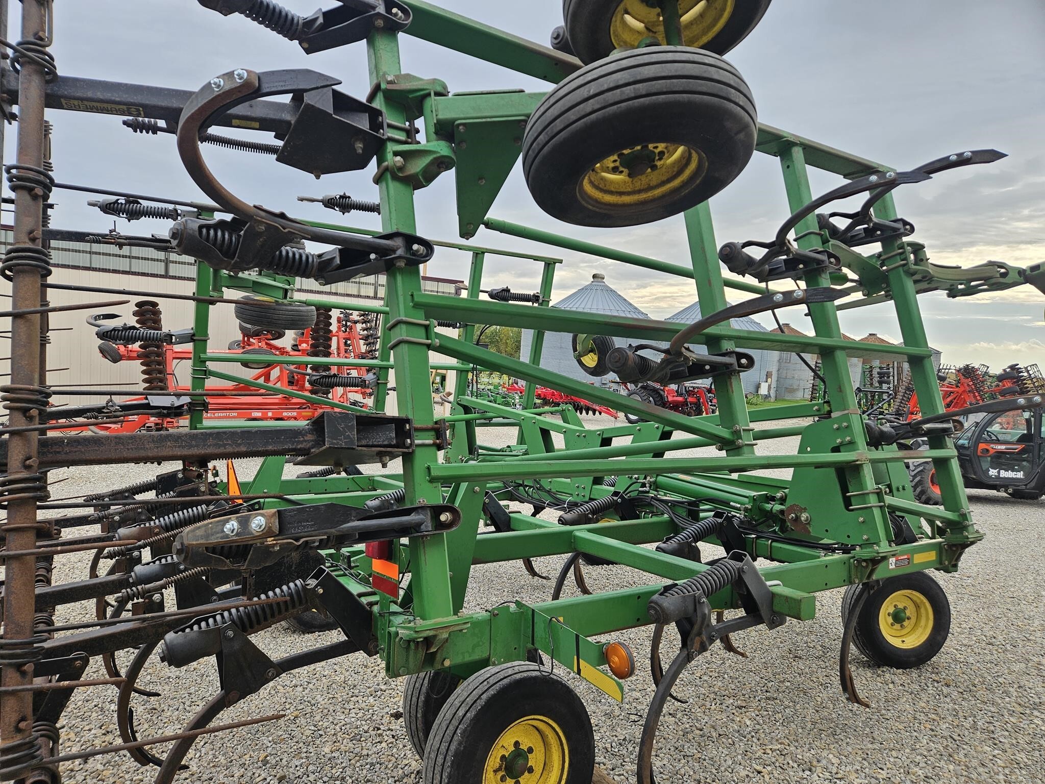 John Deere 2400 Chisel Plow - $19,500 | Machinery Pete