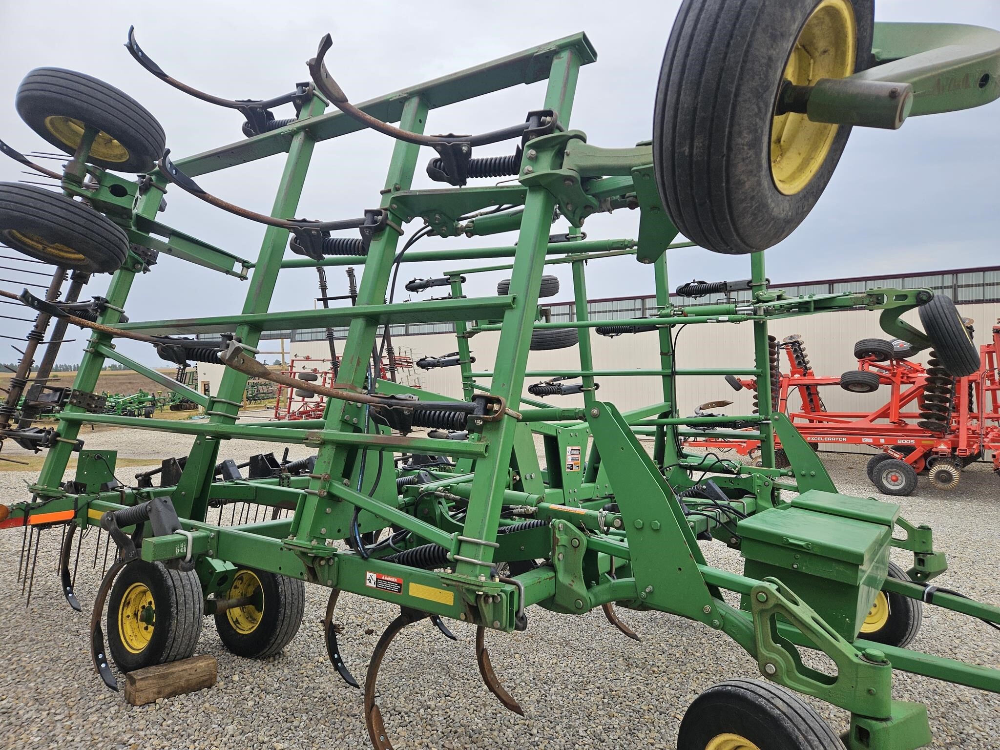John Deere 2400 Chisel Plow - $19,500 | Machinery Pete