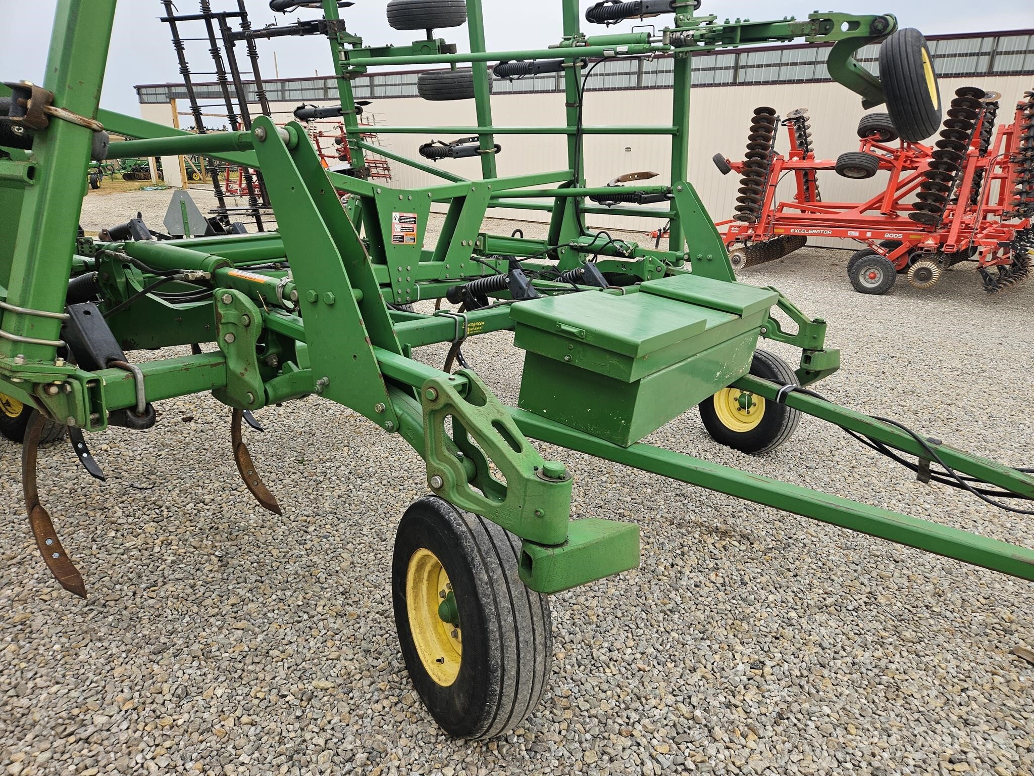 John Deere 2400 Chisel Plow - $19,500 | Machinery Pete