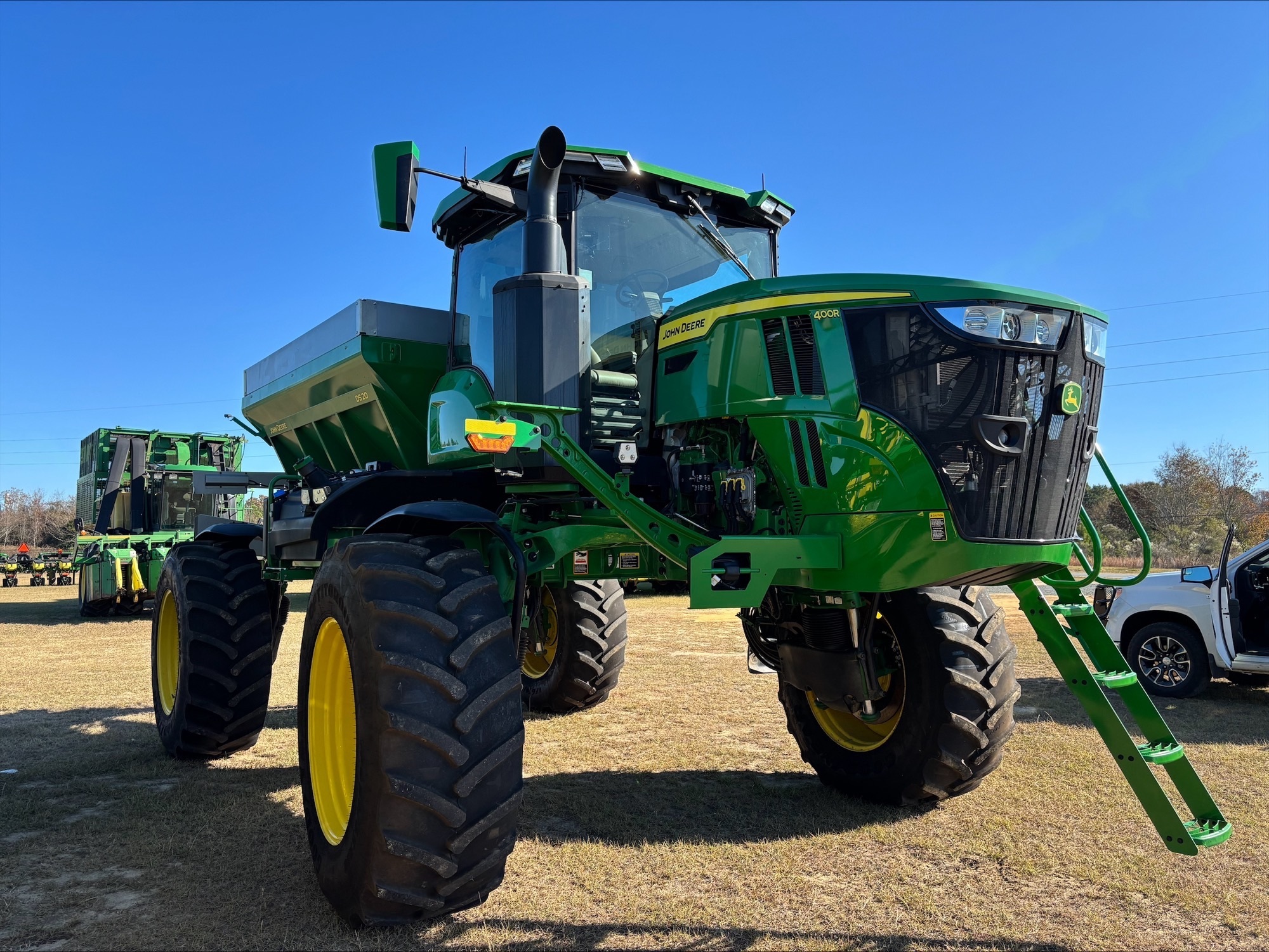2024 John Deere 400R Self-Propelled Fertilizer Spreader - $450,000 ...