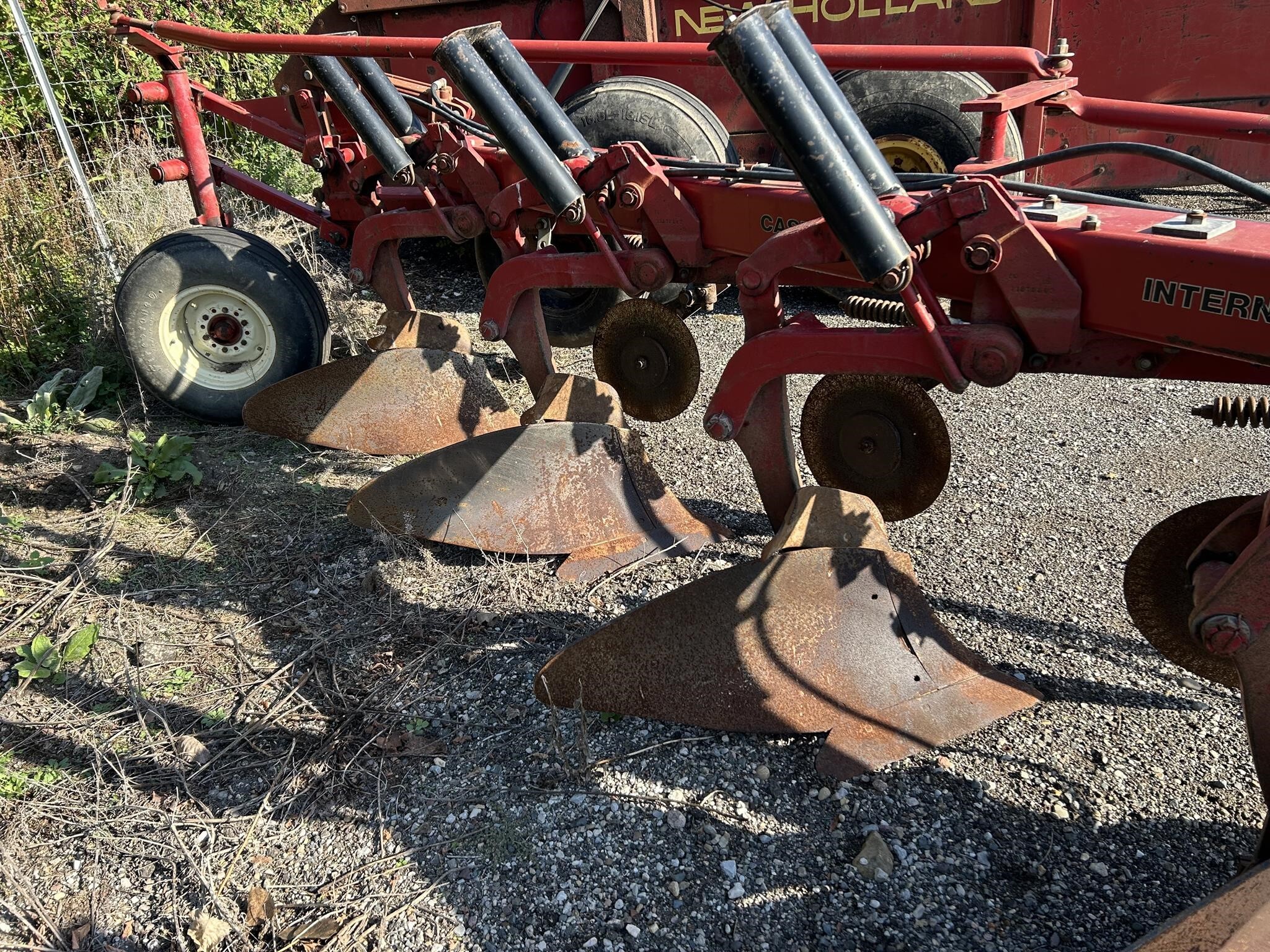 Case IH 720 Plow - $2,500 | Machinery Pete