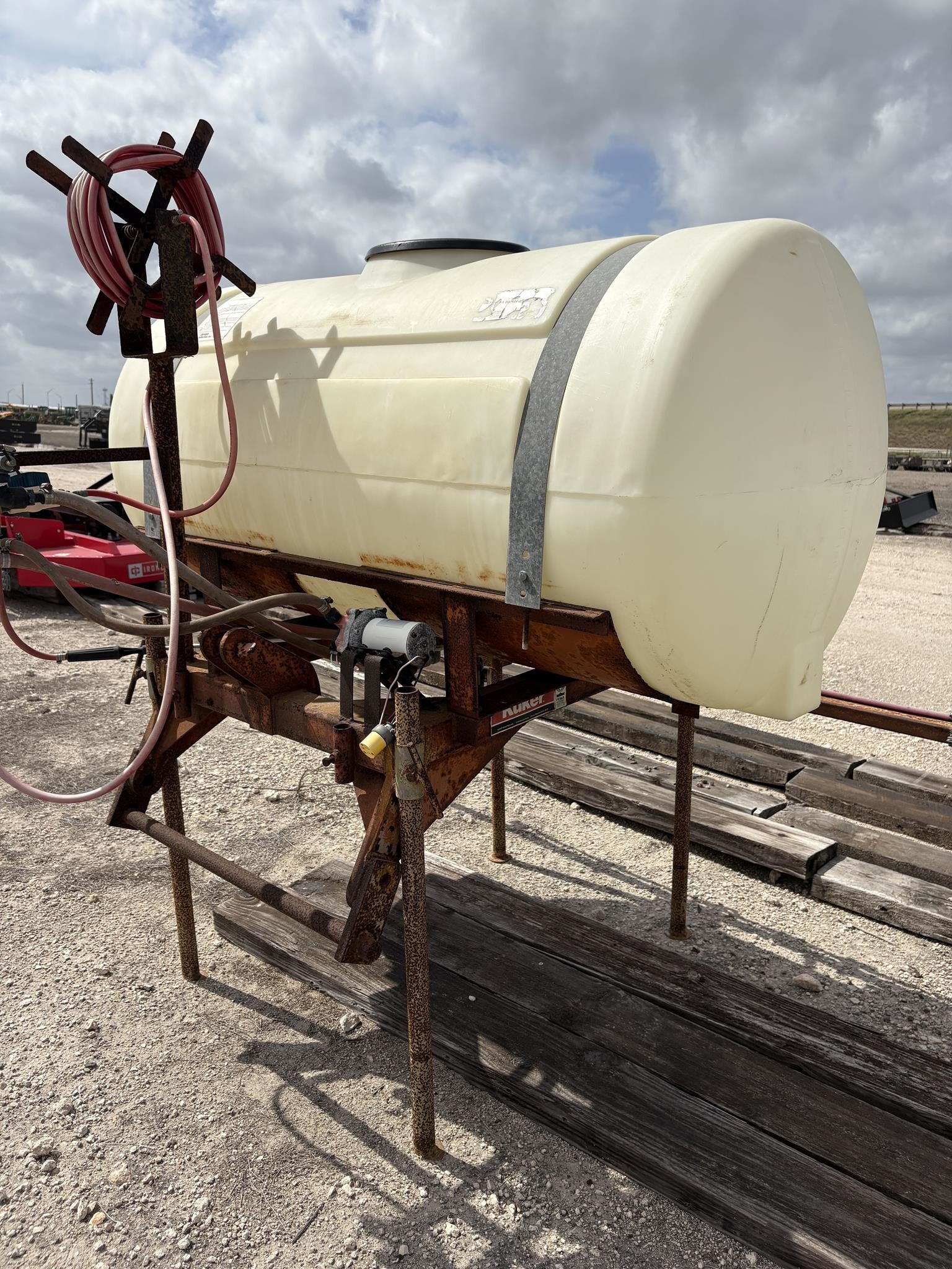 Kuker 200 Pull-Type Sprayer - $575 | Machinery Pete