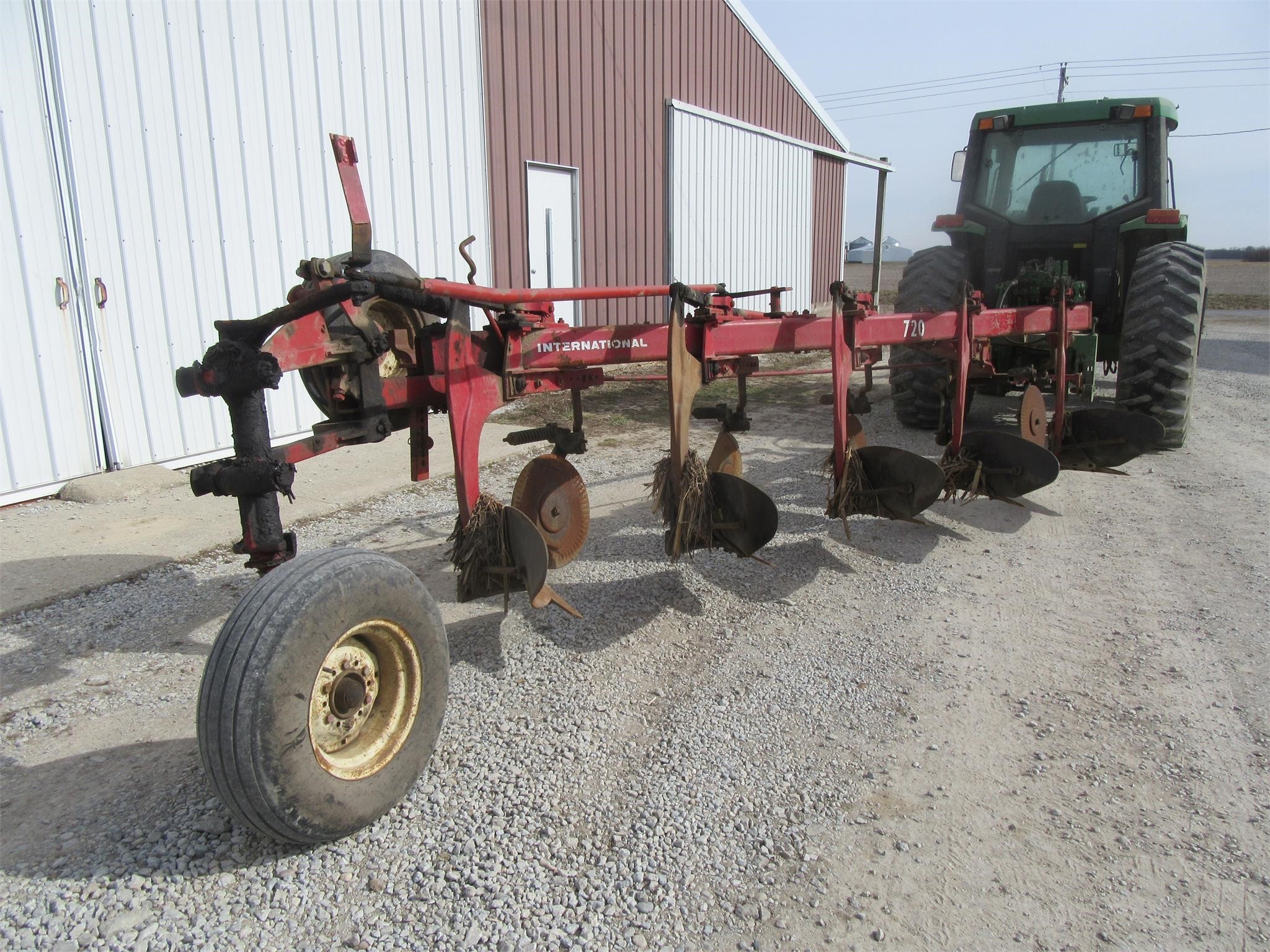 International Harvester 720 Plow - $1,750 | Machinery Pete