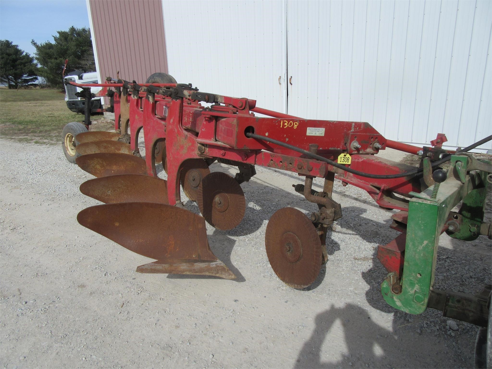 International Harvester 720 Plow - $1,750 | Machinery Pete