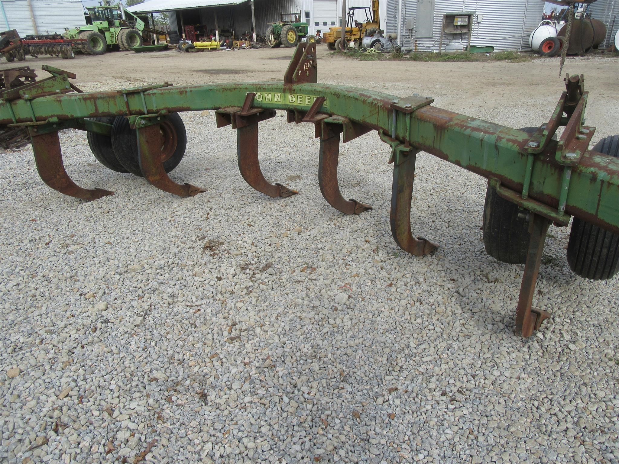 John Deere 900 V Ripper - $3,750 | Machinery Pete