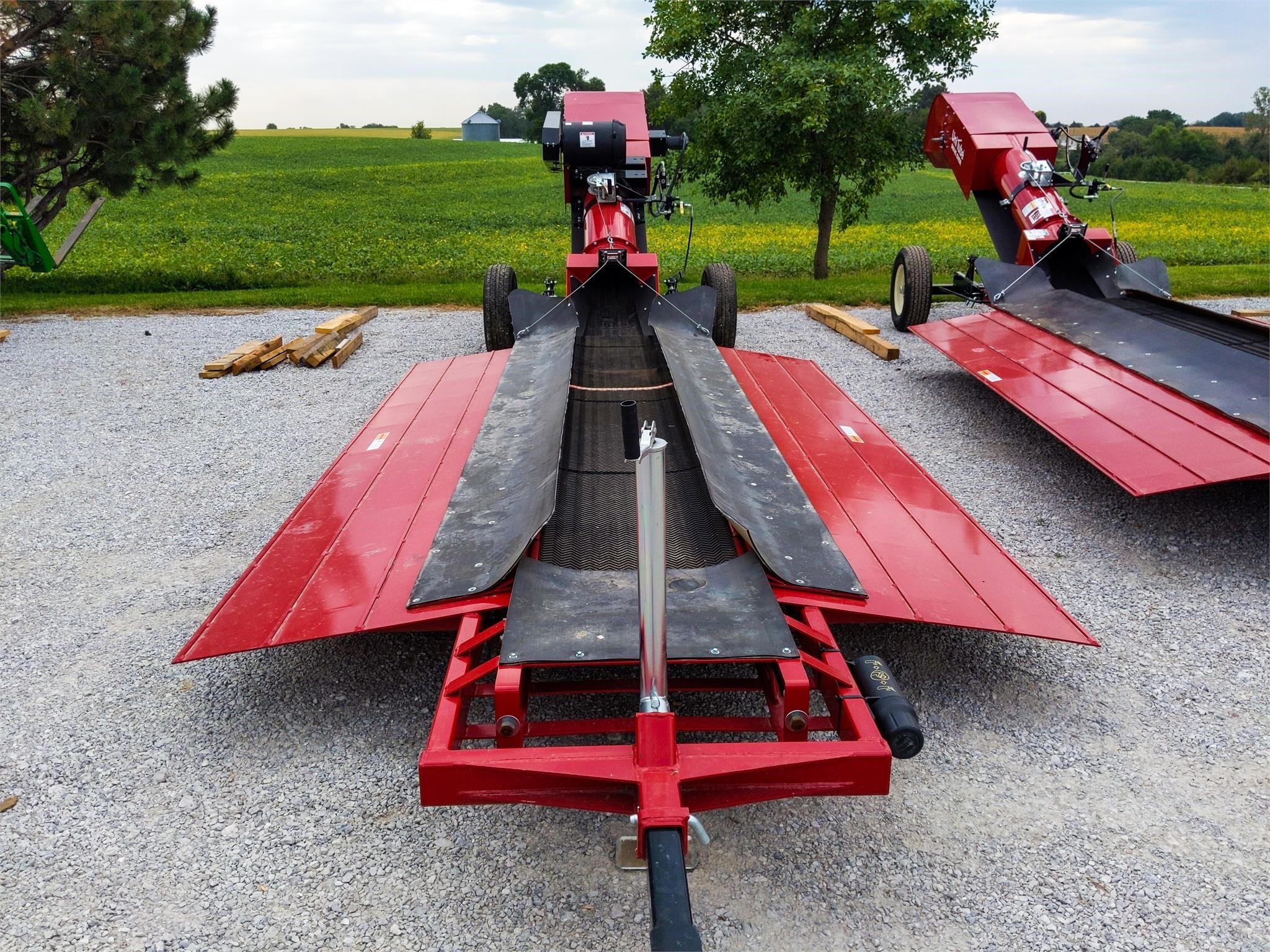 2025 Universal 2200 DRIVE OVER Augers and Conveyor - $26,538 ...