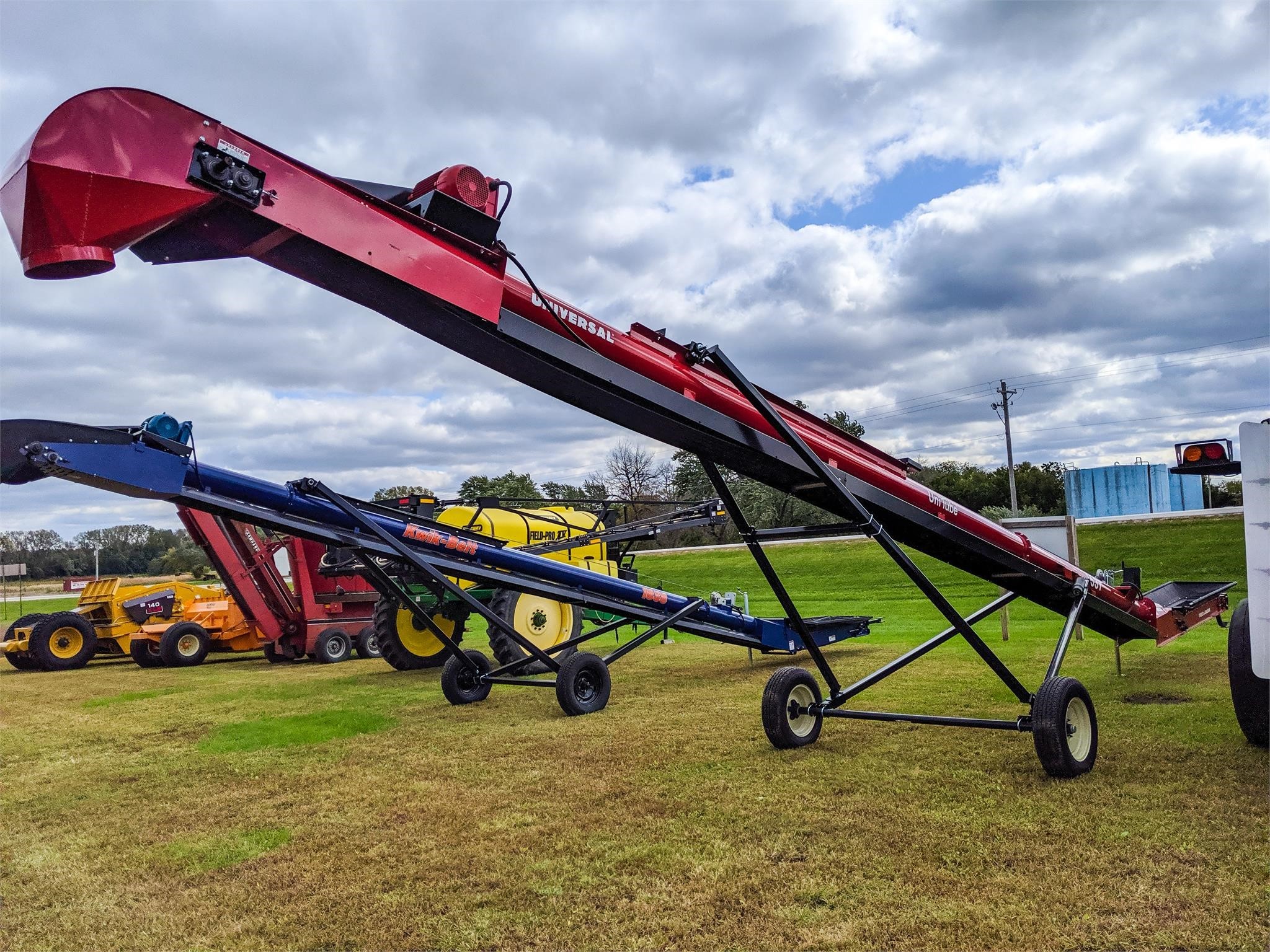 2025 Universal 1537 FIELD LOADER TD Augers and Conveyor - $15,493 ...